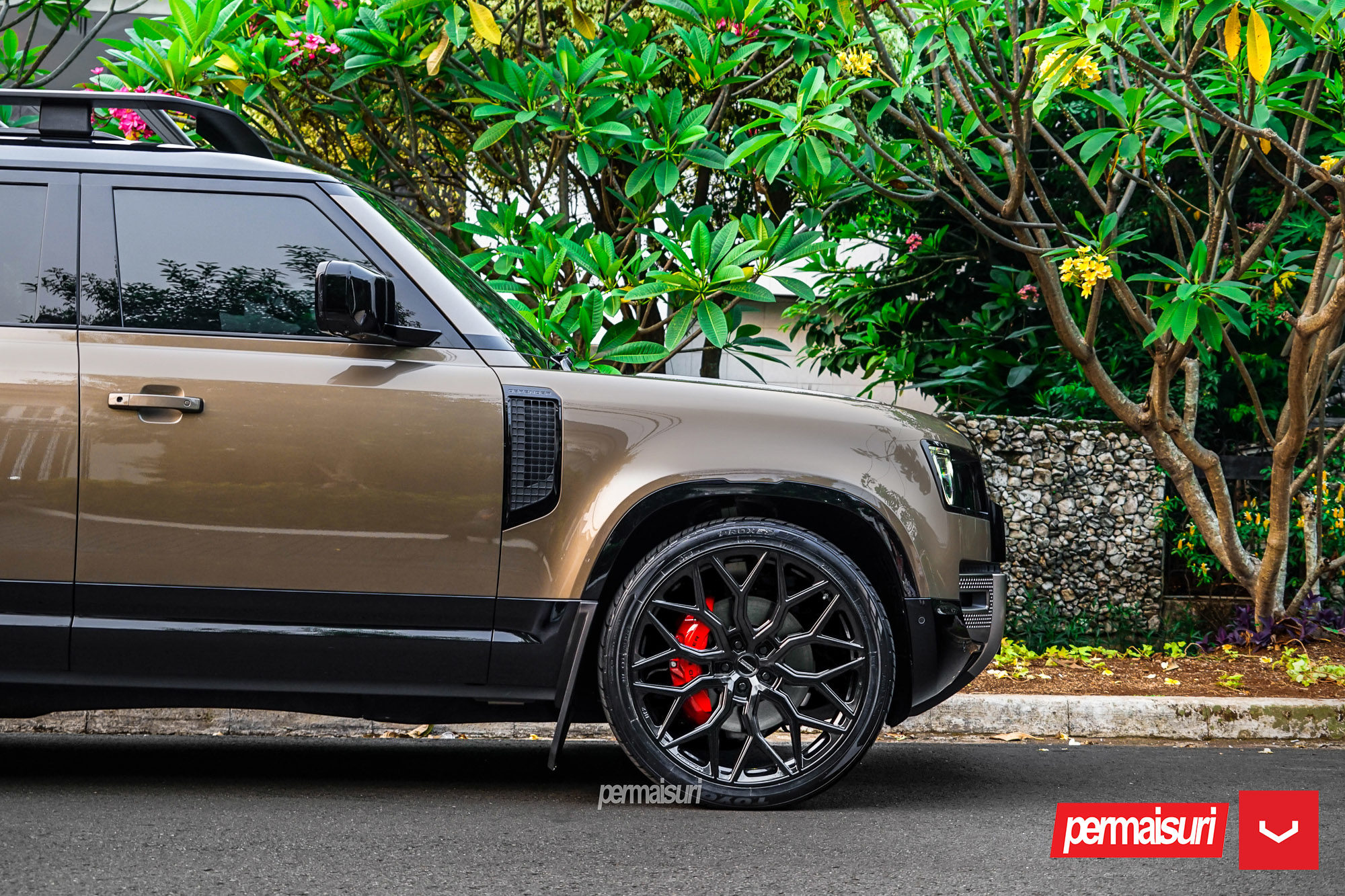 LAND ROVER DEFENDER 110 - HYBRID FORGED SERIES: HF-2 - Vossen Wheels