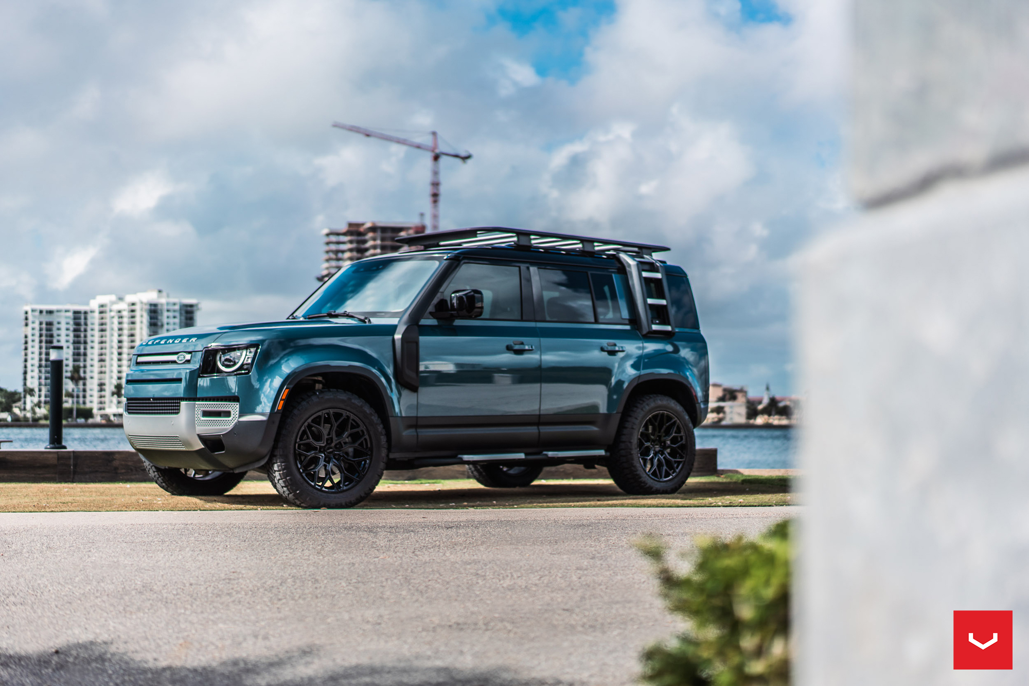 LAND ROVER DEFENDER - HYBRID FORGED SERIES: HF-2 - Vossen Wheels