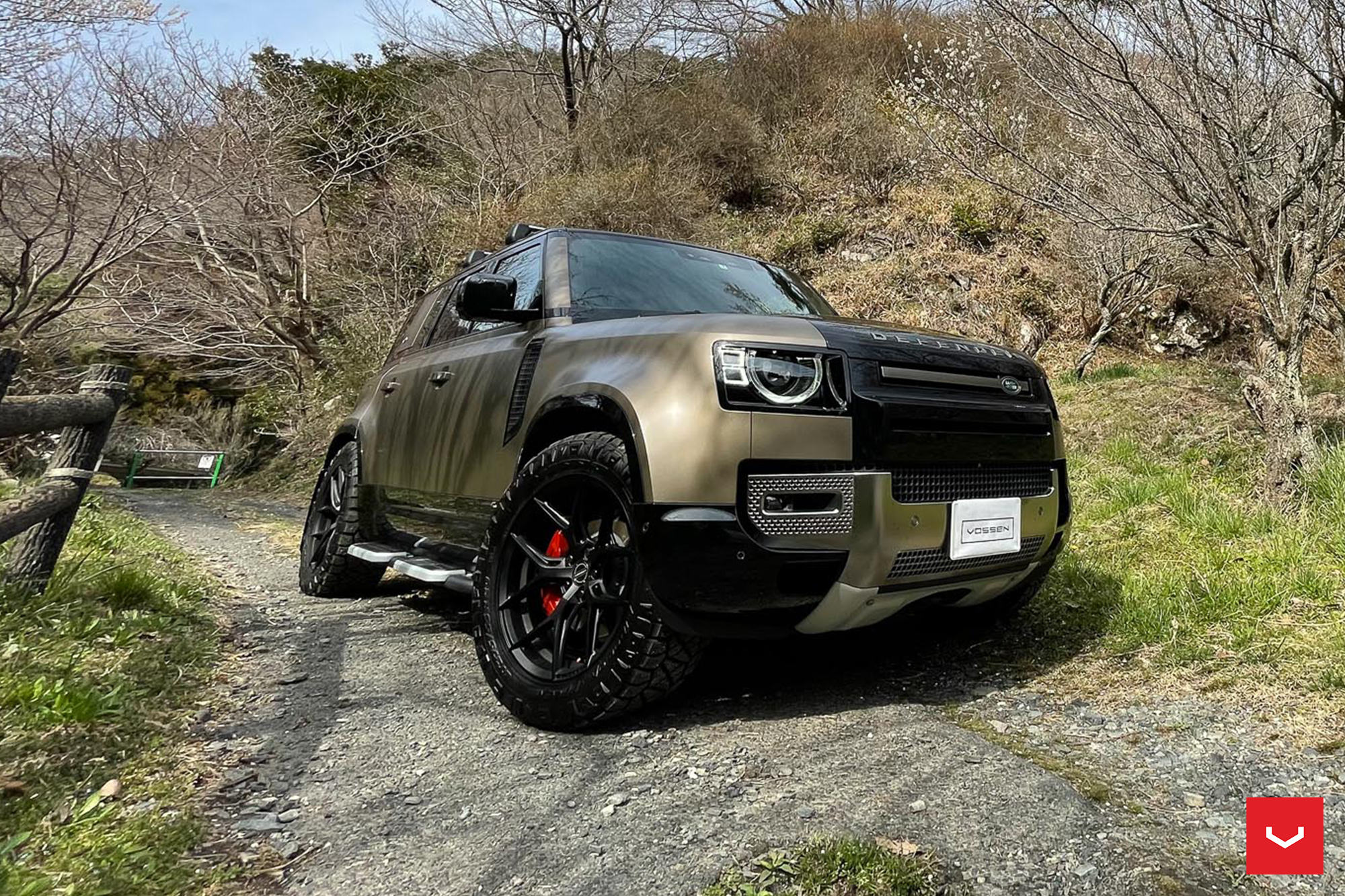 LAND ROVER DEFENDER - HYBRID FORGED SERIES: HF-5 - Vossen Wheels