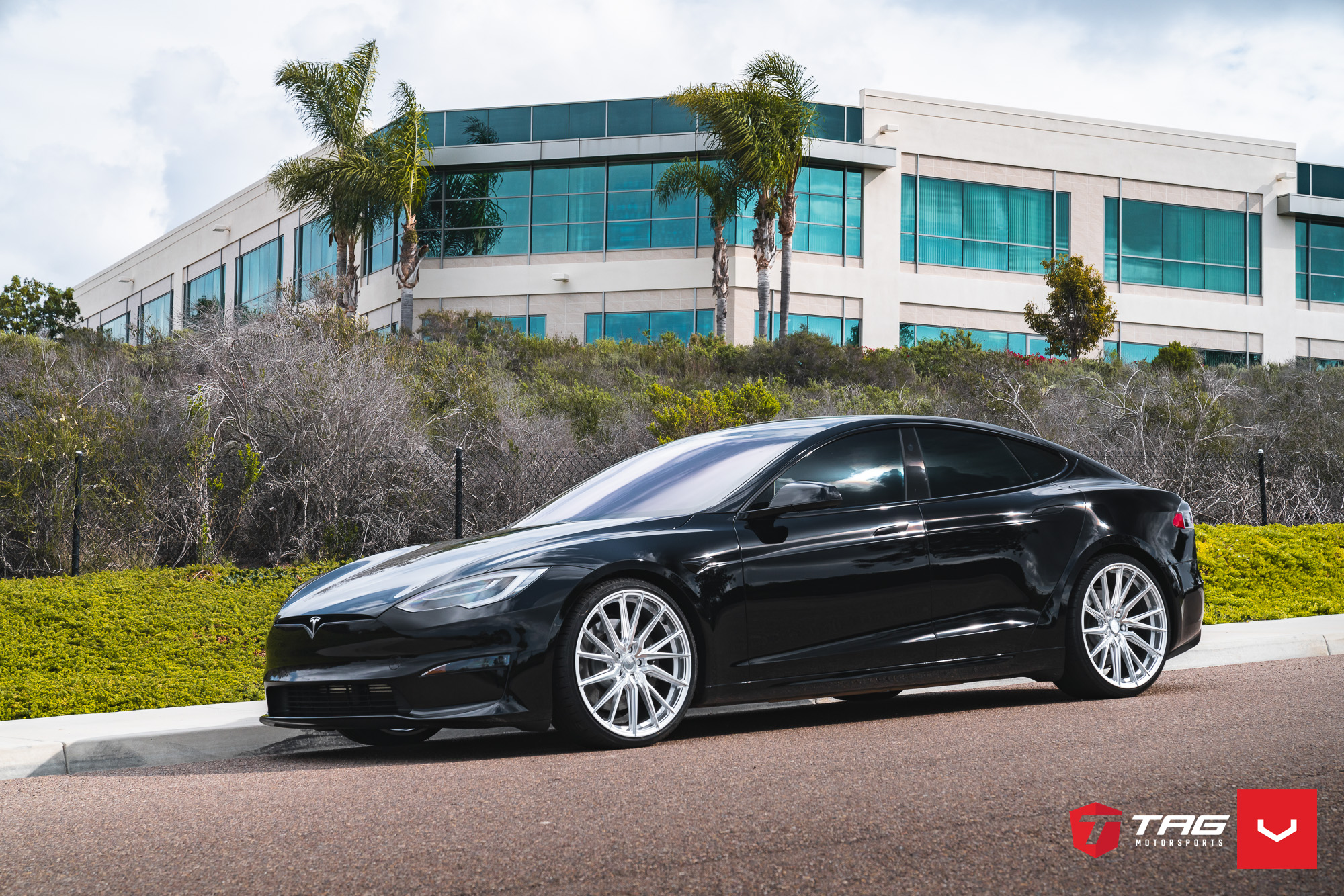 TESLA PLAID - HYBRID FORGED SERIES: HF-4T - Vossen Wheels