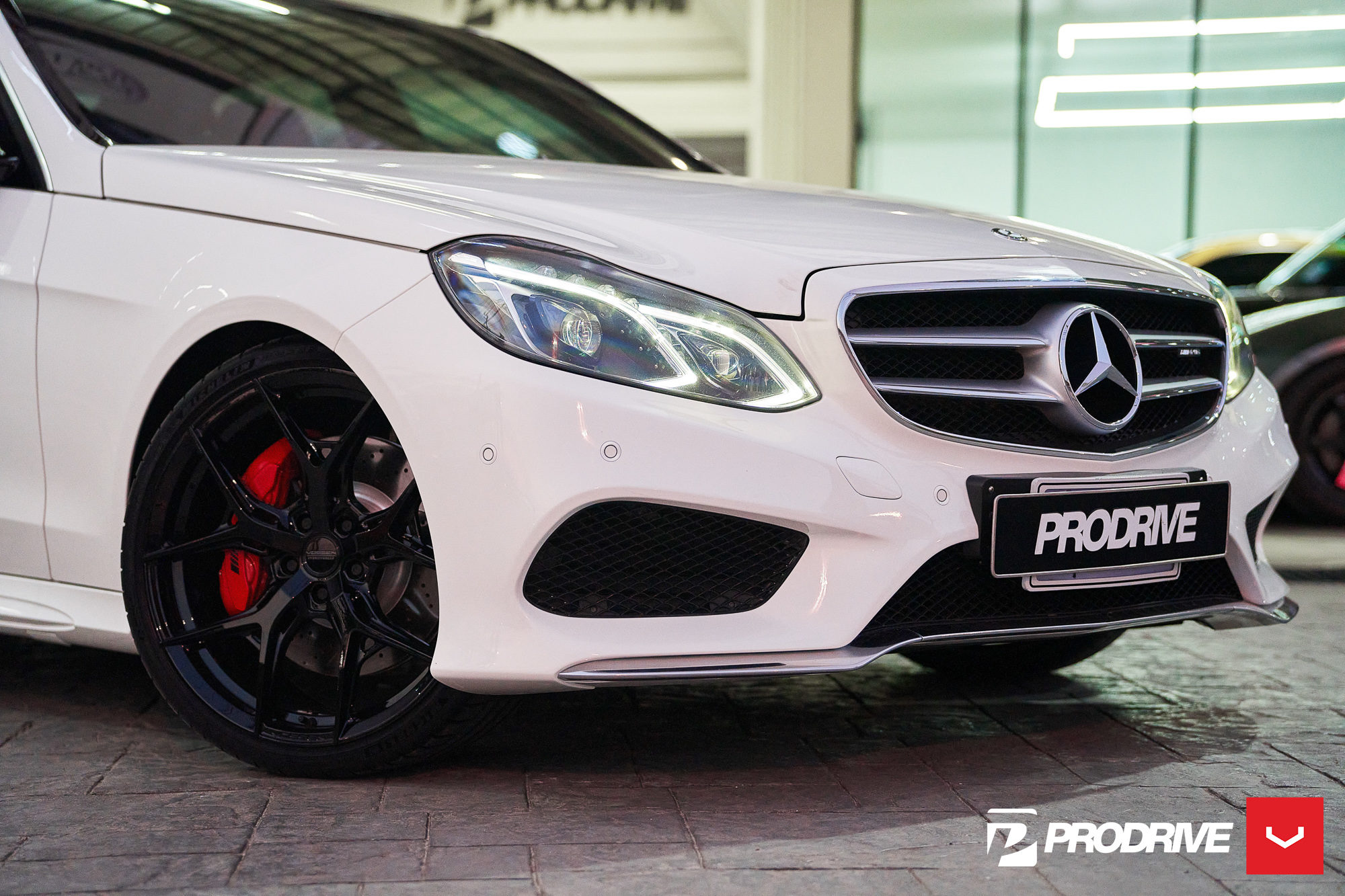 MERCEDES E250 - HYBRID FORGED SERIES: HF-5 - Vossen Wheels