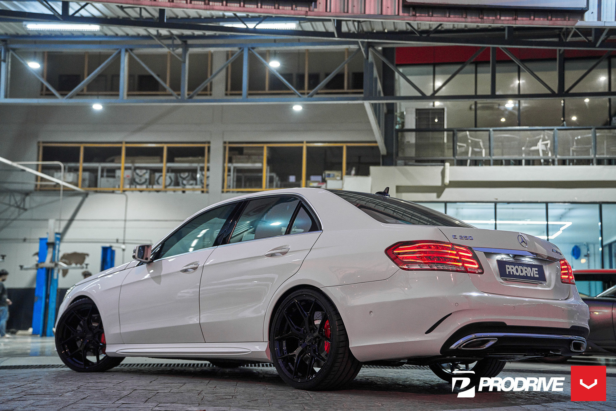 MERCEDES E250 - HYBRID FORGED SERIES: HF-5 - Vossen Wheels