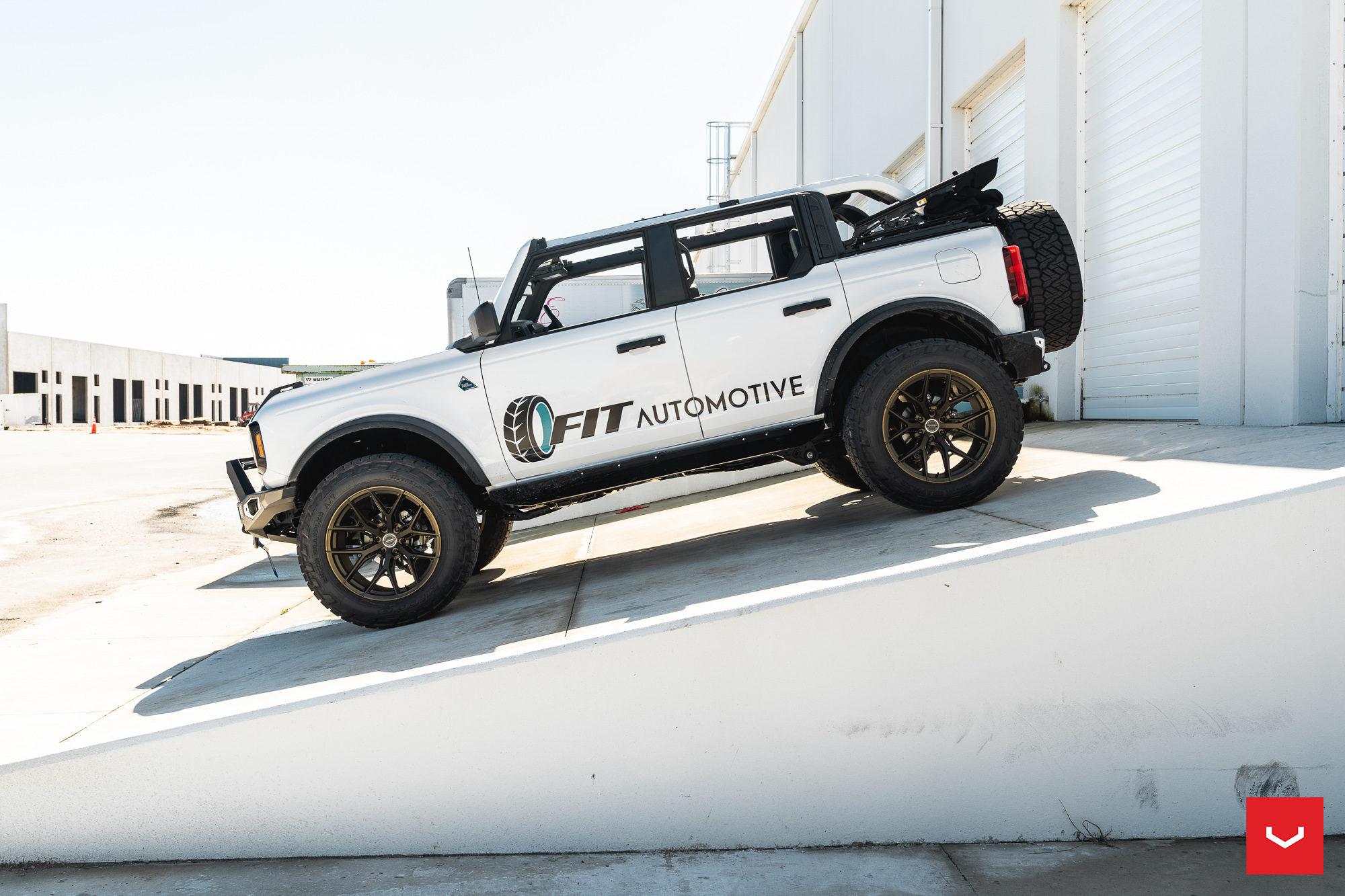 FORD BRONCO - HYBRID FORGED SERIES: HF6-4 (ULTRA DEEP) - Vossen Wheels