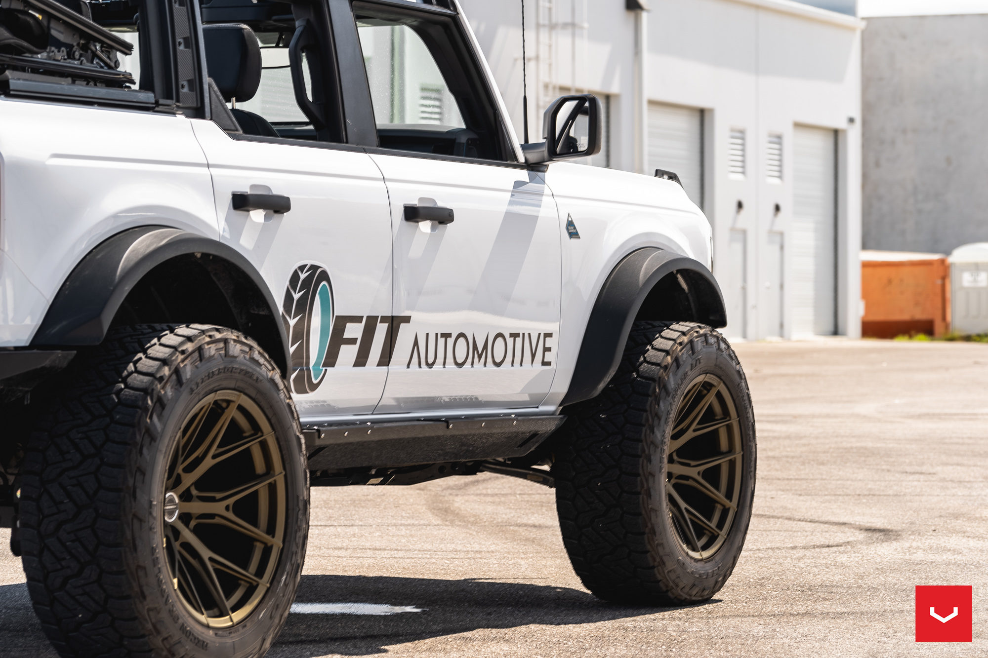FORD BRONCO - HYBRID FORGED SERIES: HF6-4 (ULTRA DEEP) - Vossen Wheels