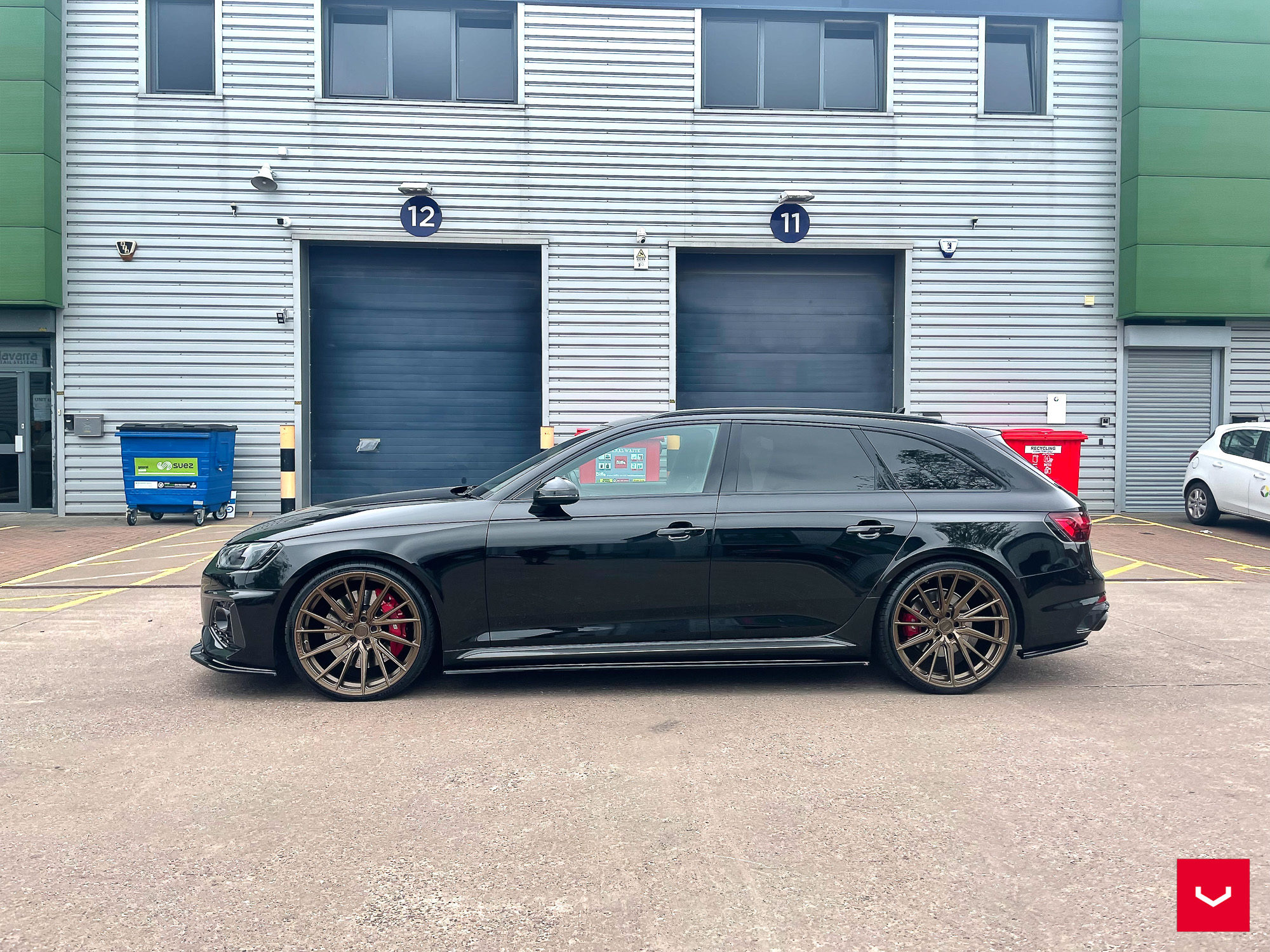 AUDI RS4 - HYBRID FORGED SERIES: HF-4T - Vossen Wheels