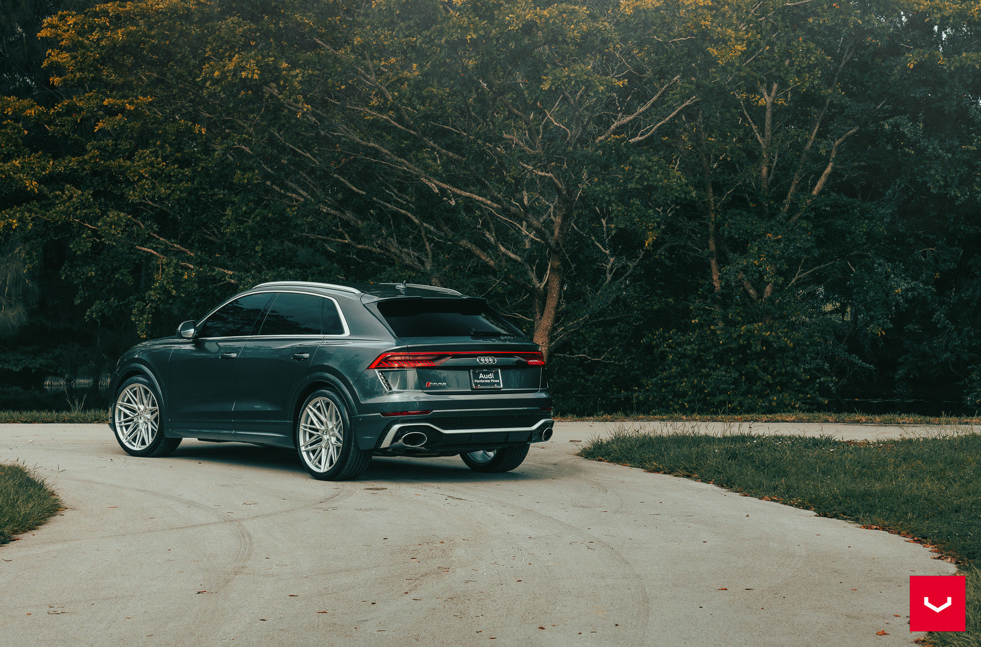 AUDI RSQ8 - HYBRID FORGED SERIES: HF-7 - Vossen Wheels