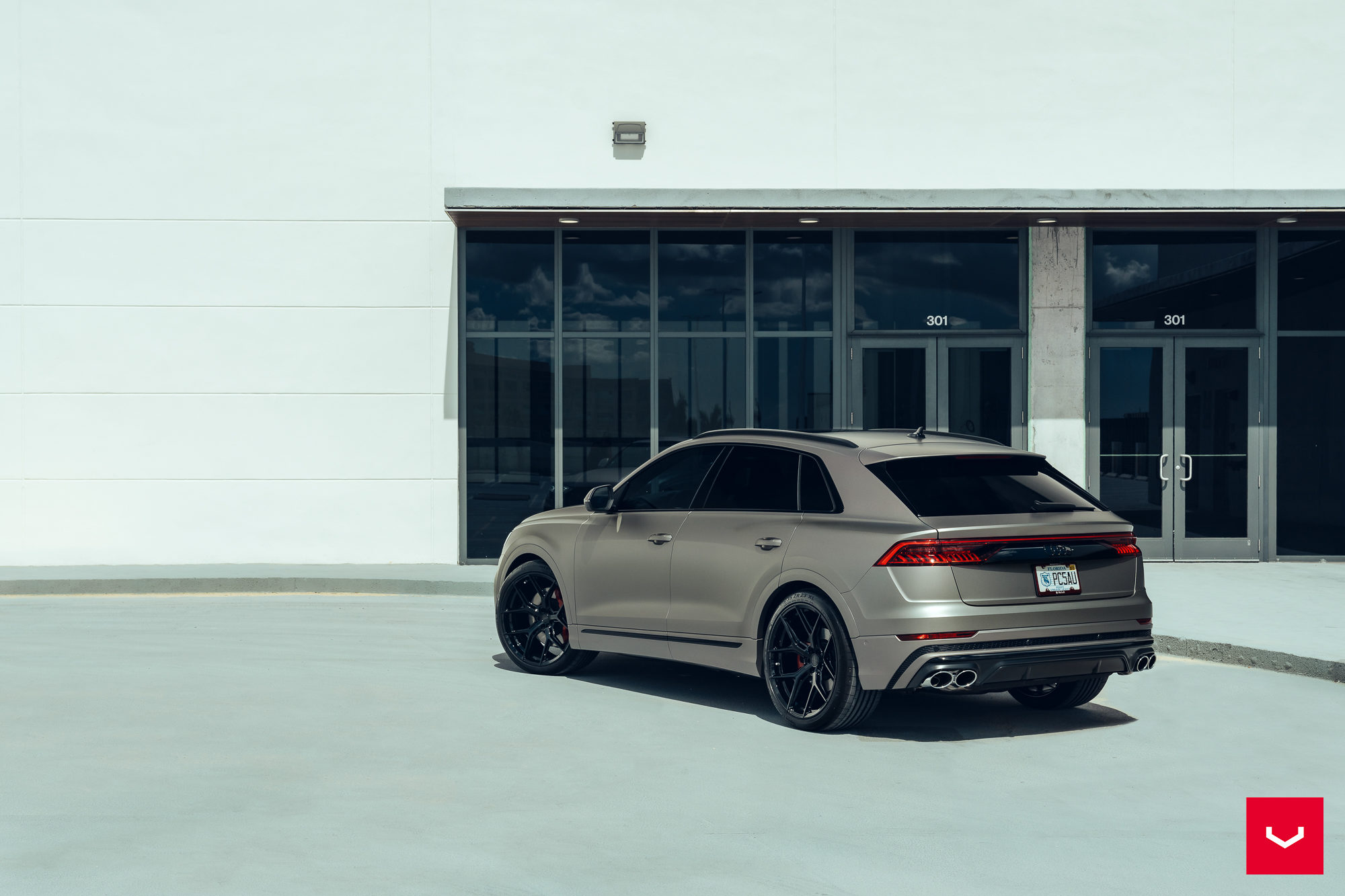 AUDI SQ8 - HYBRID FORGED SERIES: HF-5 - Vossen Wheels