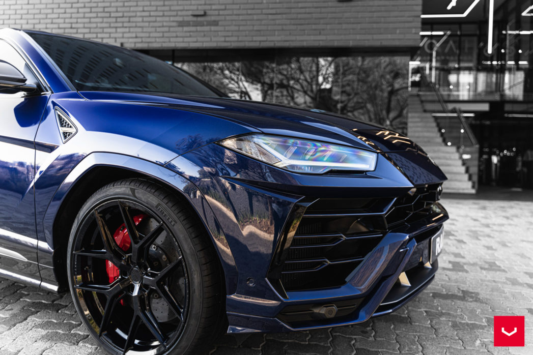 LAMBORGHINI URUS - HYBRID FORGED SERIES: HF-5 - Vossen Wheels