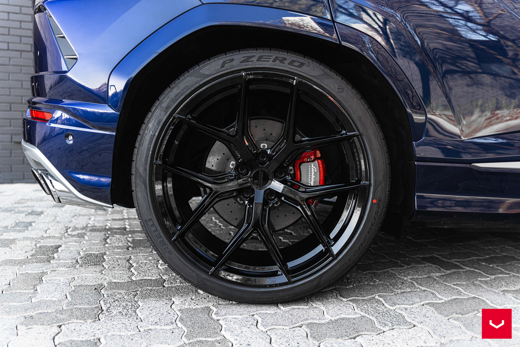 LAMBORGHINI URUS - HYBRID FORGED SERIES: HF-5 - Vossen Wheels