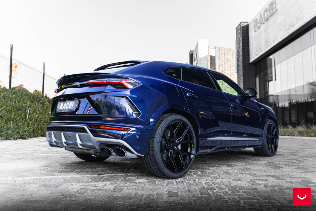 LAMBORGHINI URUS - HYBRID FORGED SERIES: HF-5 - Vossen Wheels