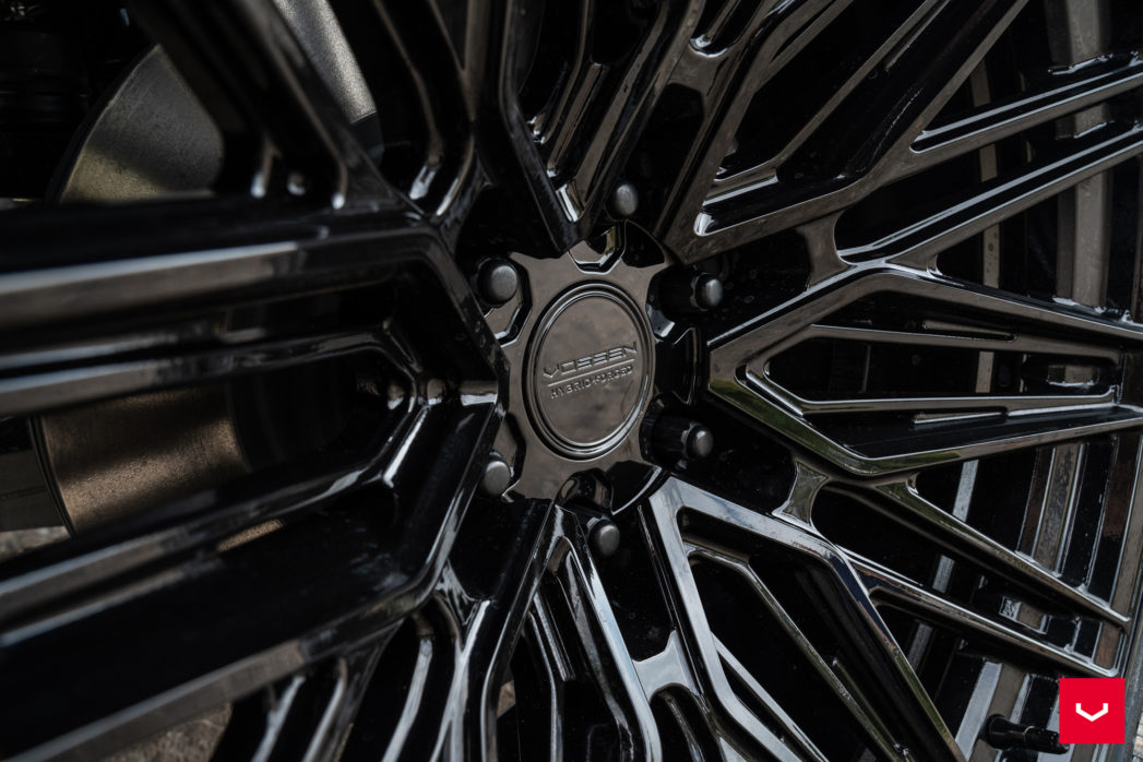 RAM LARAMIE 4X4 - HYBRID FORGED SERIES: HF6-5 (ULTRA DEEP) - Vossen Wheels