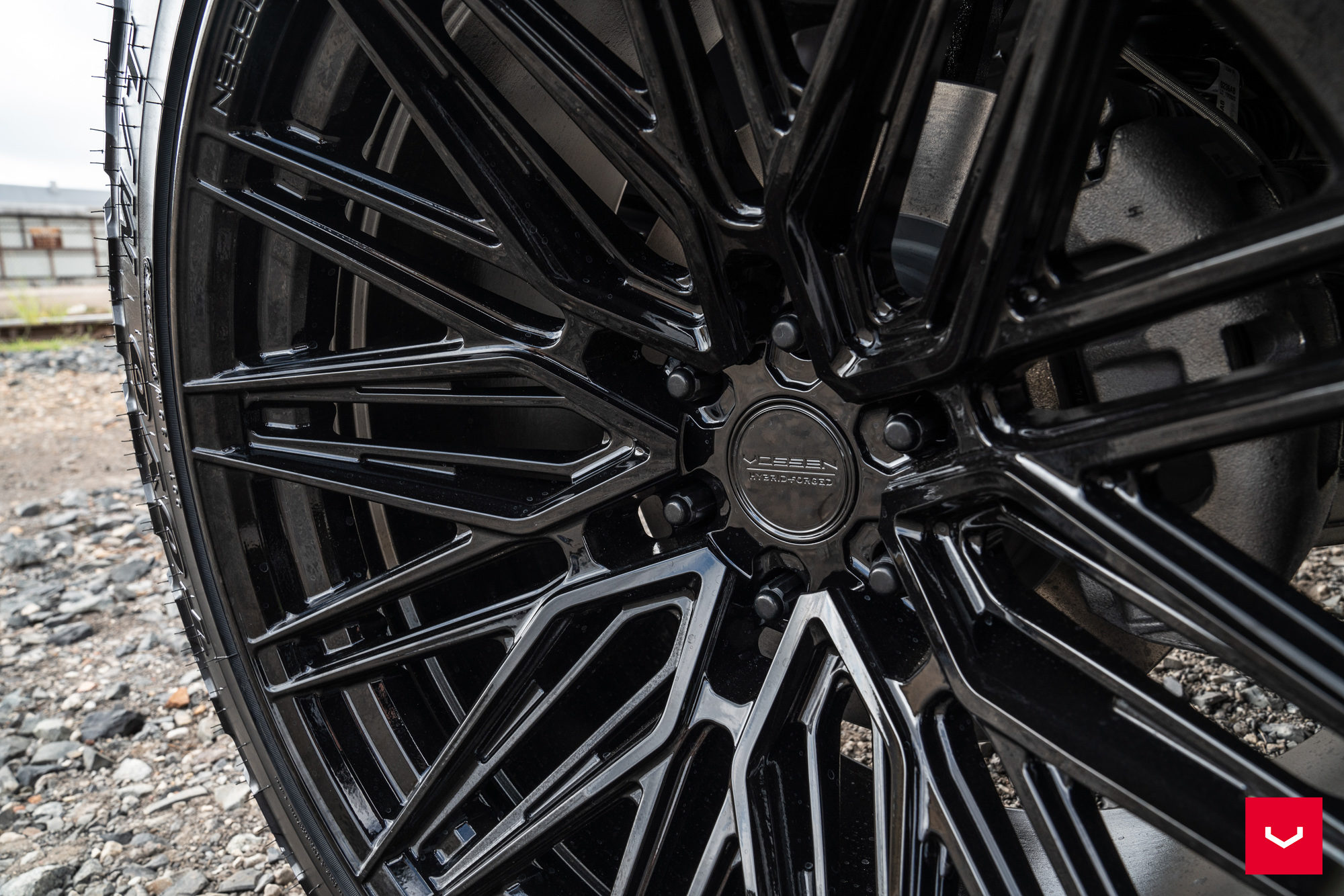 RAM LARAMIE 4X4 - HYBRID FORGED SERIES: HF6-5 (ULTRA DEEP) - Vossen Wheels