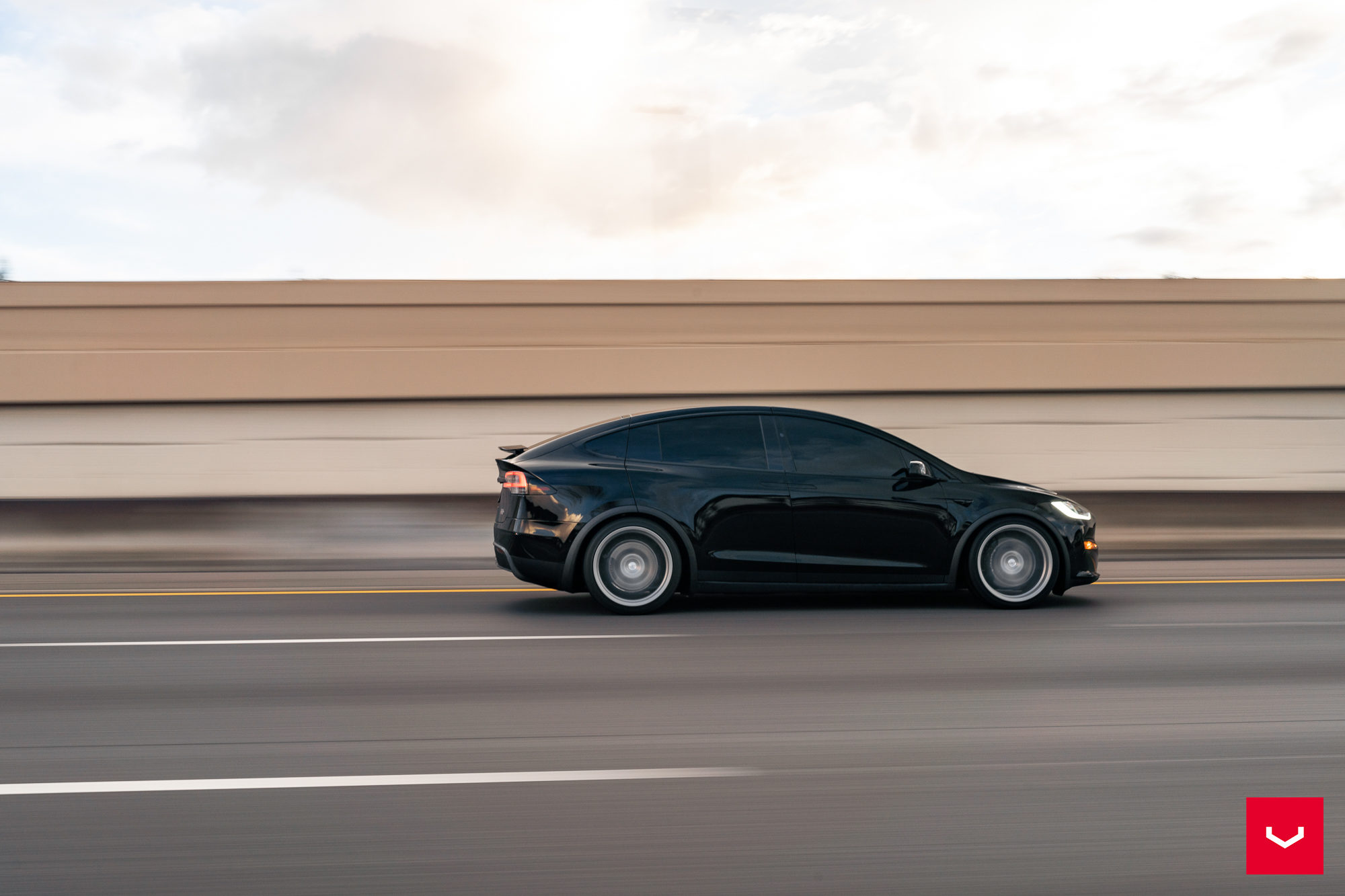TESLA MODEL X PLAID - HYBRID FORGED SERIES: HF-5 - Vossen Wheels