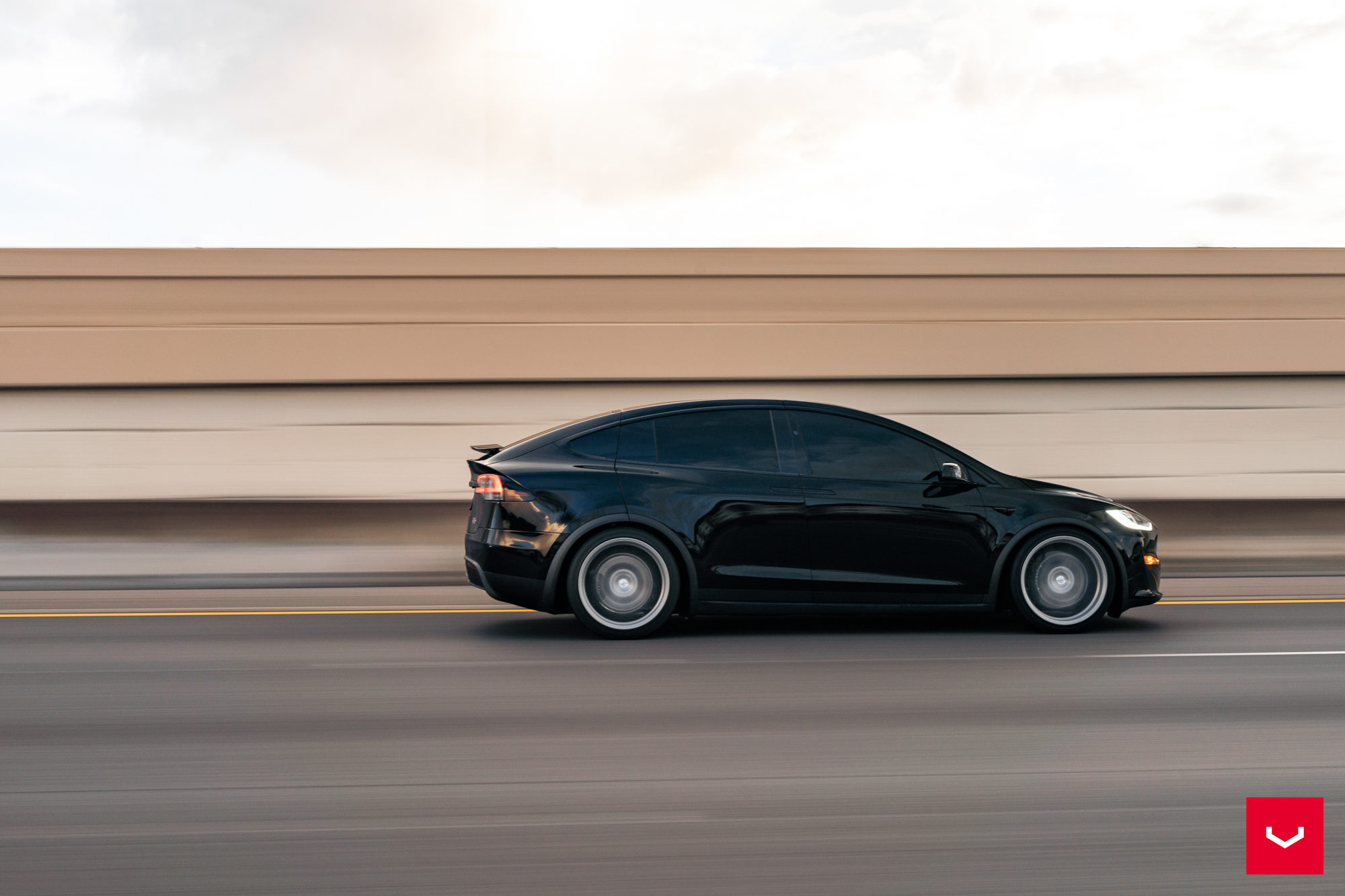 TESLA MODEL X PLAID - HYBRID FORGED SERIES: HF-5 - Vossen Wheels