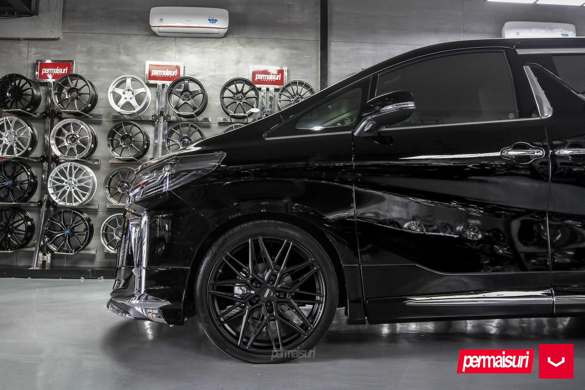 TOYOTA ALPHARD - HYBRID FORGED SERIES: HF-7 - Vossen Wheels