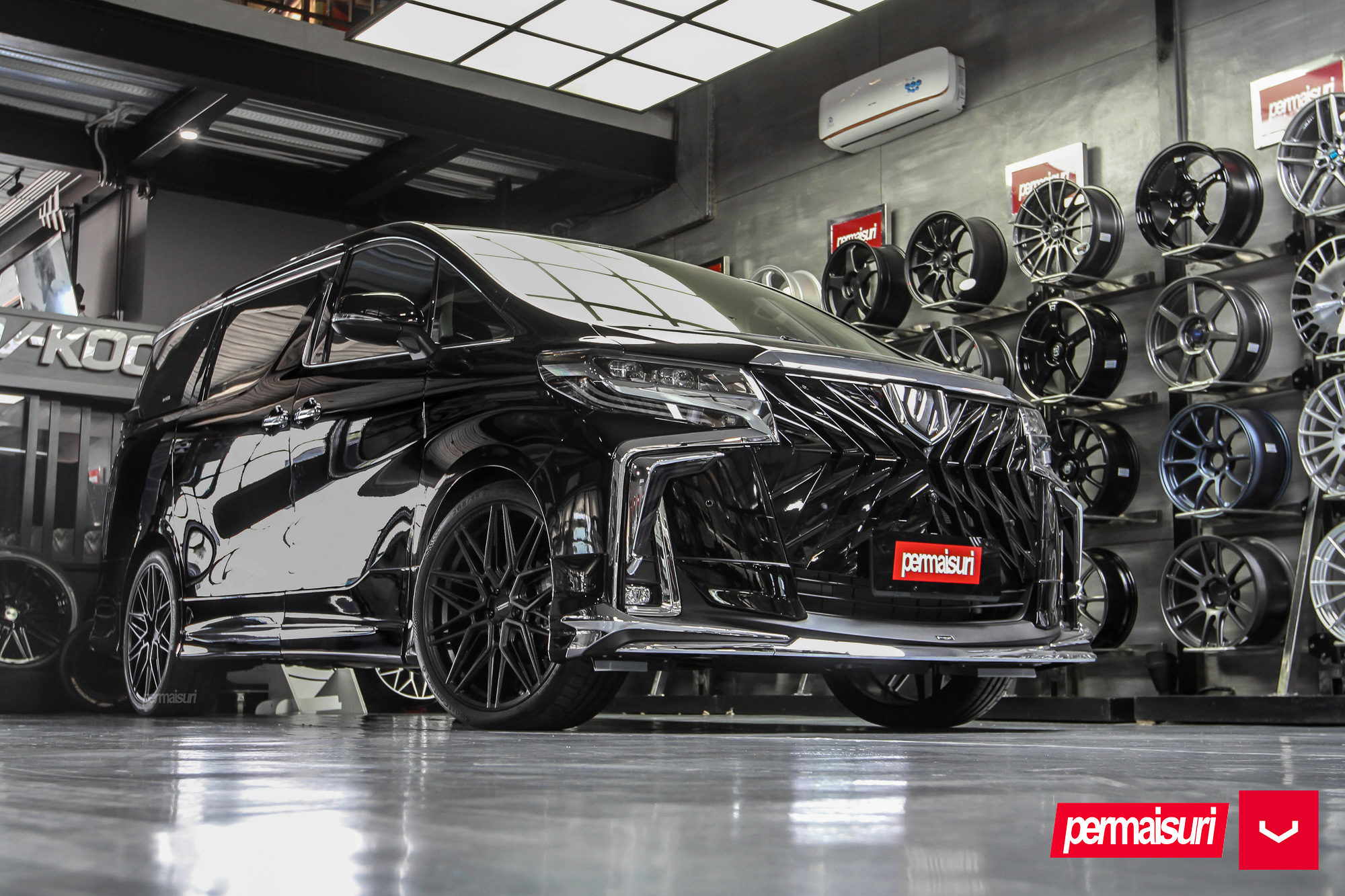 TOYOTA ALPHARD - HYBRID FORGED SERIES: HF-7 - Vossen Wheels