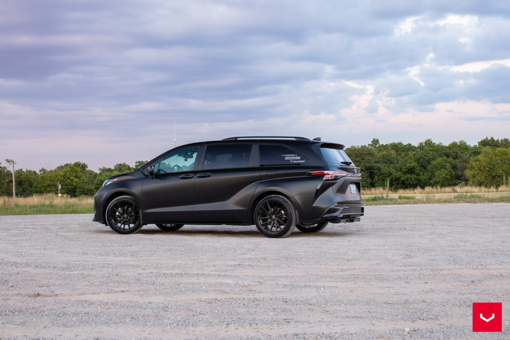 TOYOTA SIENNA XSE - HYBRID FORGED SERIES: HF-4T - Vossen Wheels