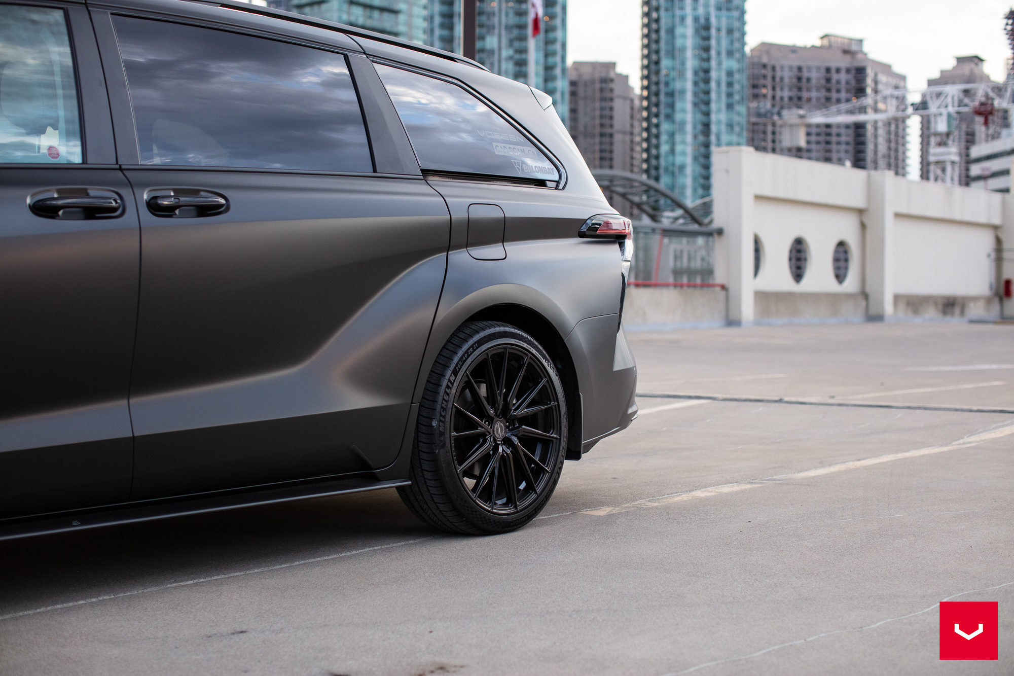 TOYOTA SIENNA XSE - HYBRID FORGED SERIES: HF-4T - Vossen Wheels