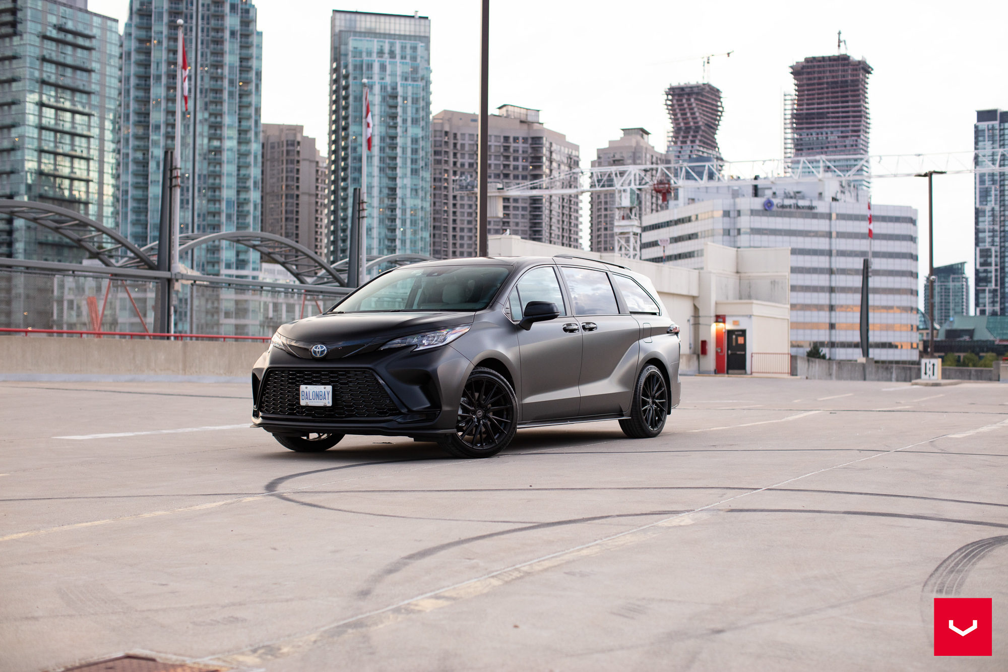 TOYOTA SIENNA XSE - HYBRID FORGED SERIES: HF-4T - Vossen Wheels