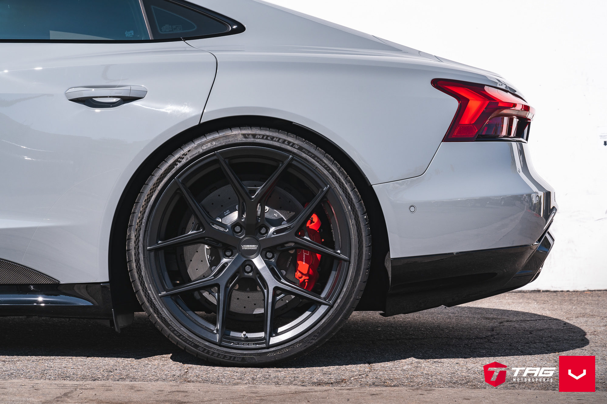 AUDI RS E-TRON GT - HYBRID FORGED SERIES: HF-5 - Vossen Wheels