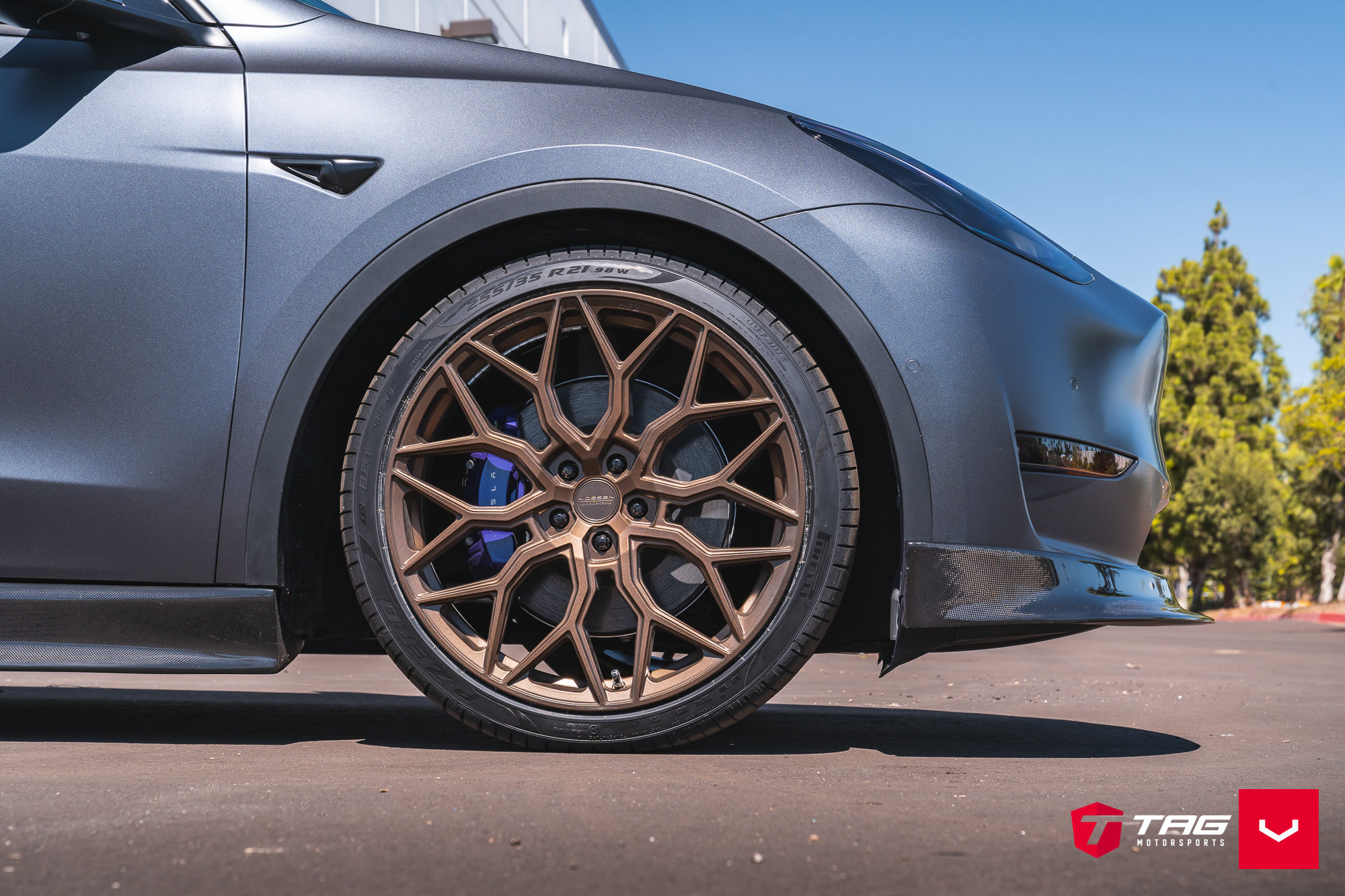 TESLA MODEL Y PERFORMANCE - HYBRID FORGED SERIES: HF-2 - Vossen Wheels
