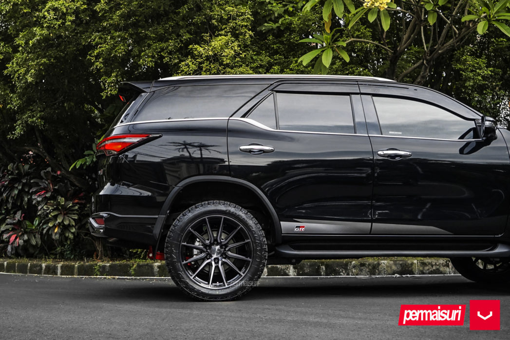 TOYOTA FORTUNER GR - HYBRID FORGED SERIES: HF6-1 - Vossen Wheels