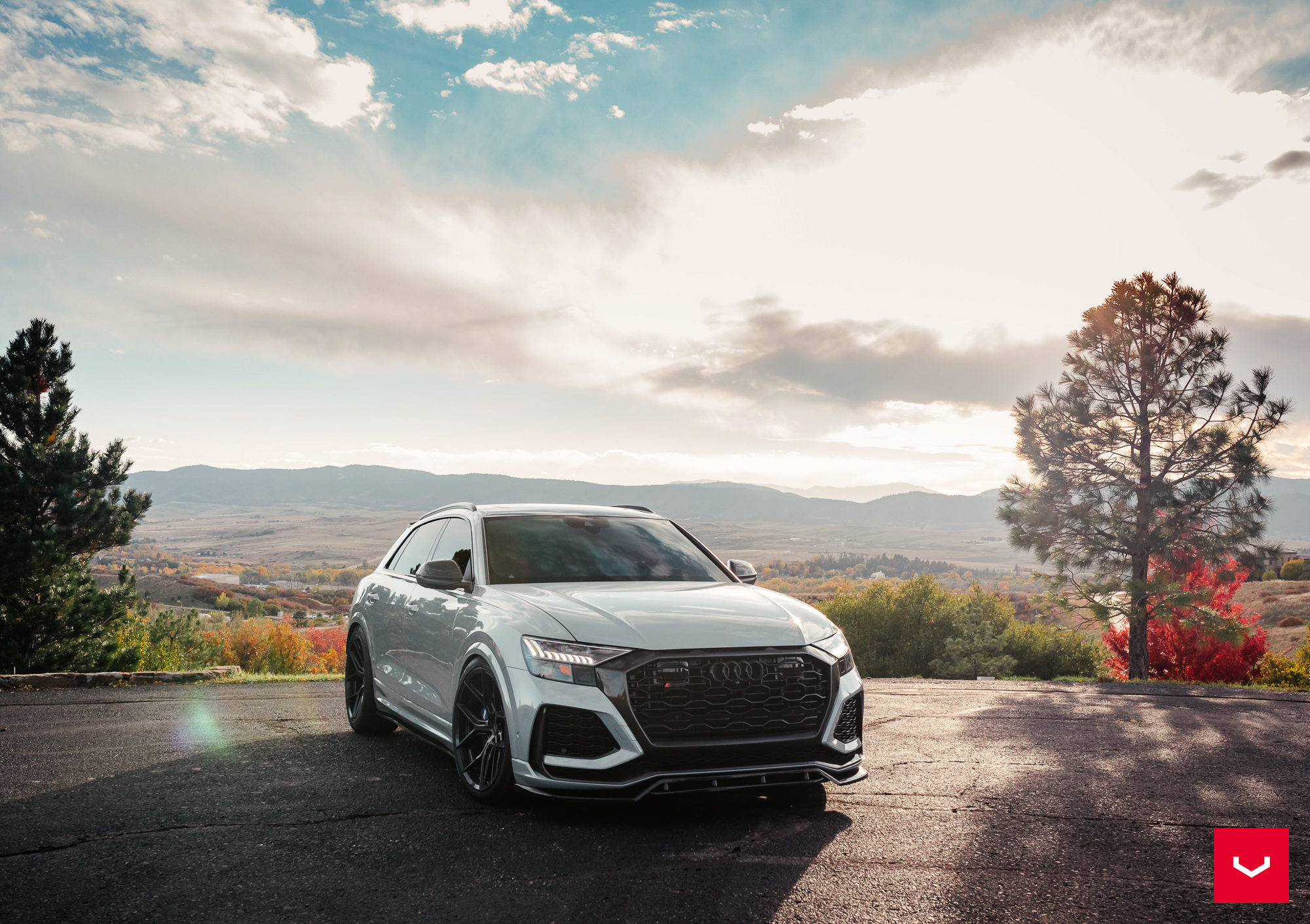 AUDI RSQ8 - HYBRID FORGED SERIES: HF-5 - Vossen Wheels