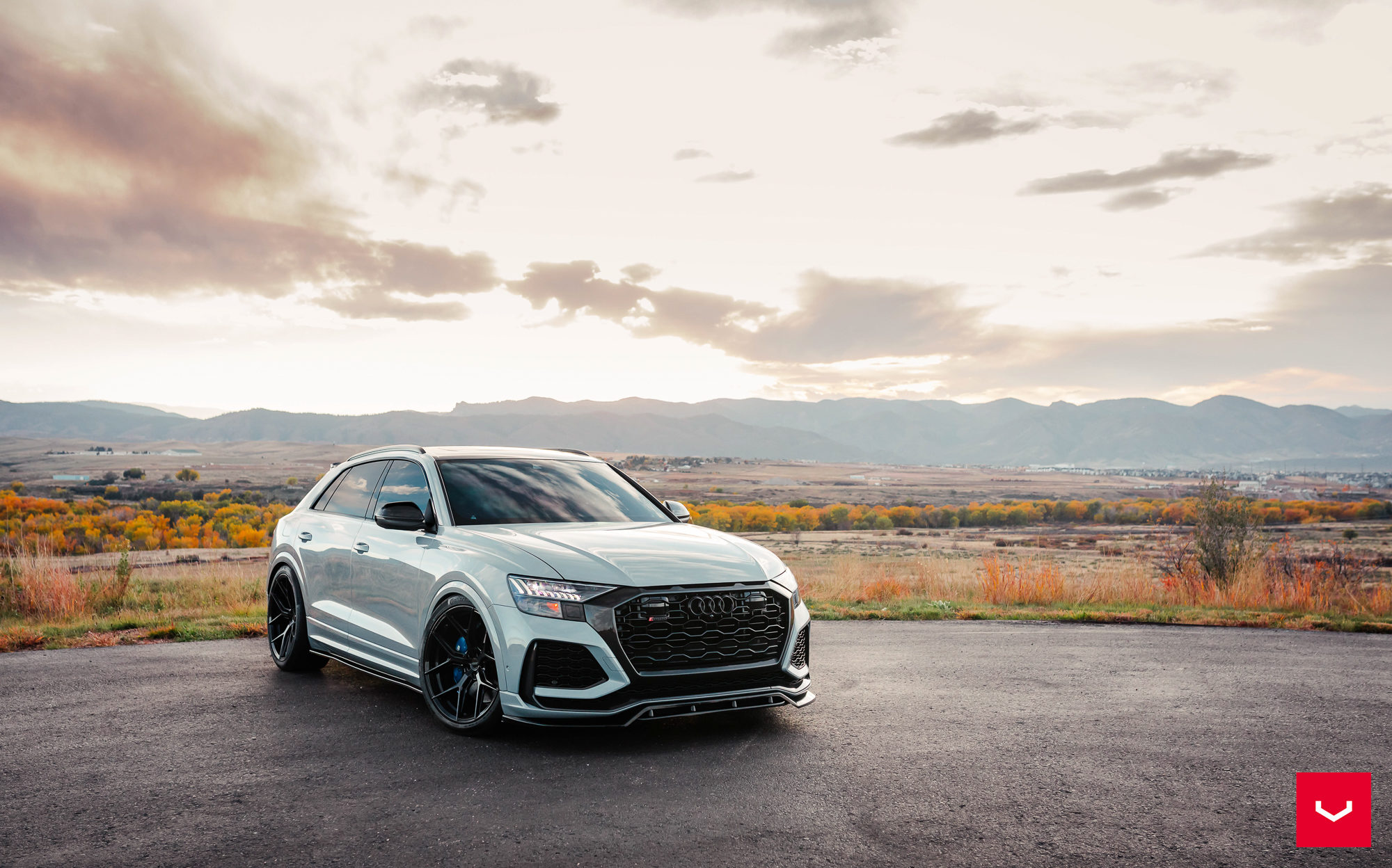 AUDI RSQ8 - HYBRID FORGED SERIES: HF-5 - Vossen Wheels