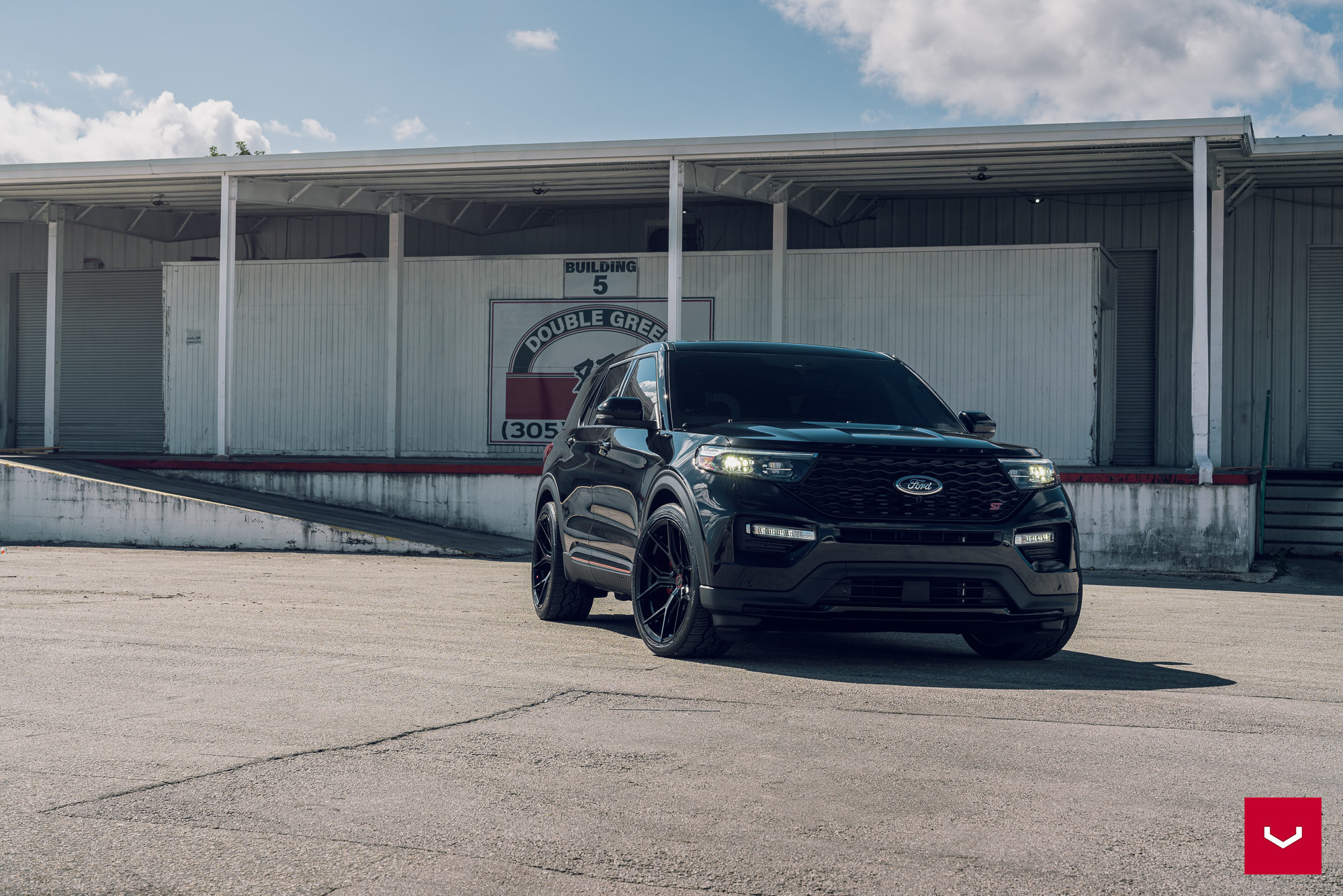 FORD EXPLORER ST - HYBRID FORGED SERIES: HF-5 - Vossen Wheels