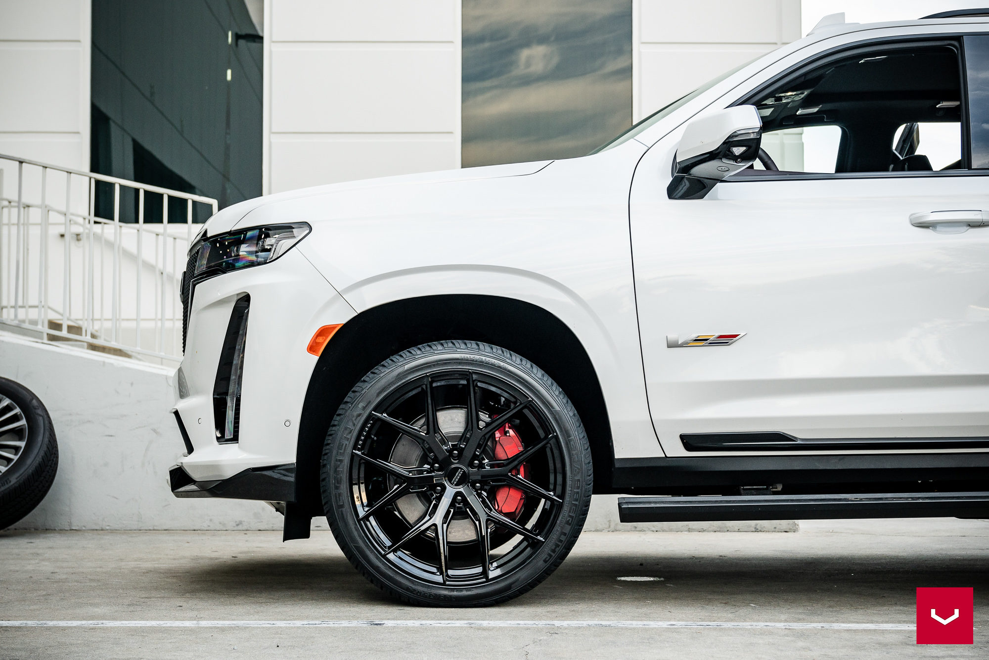 CADILLAC ESCALADE V - HYBRID FORGED SERIES: HF6-4 - Vossen Wheels