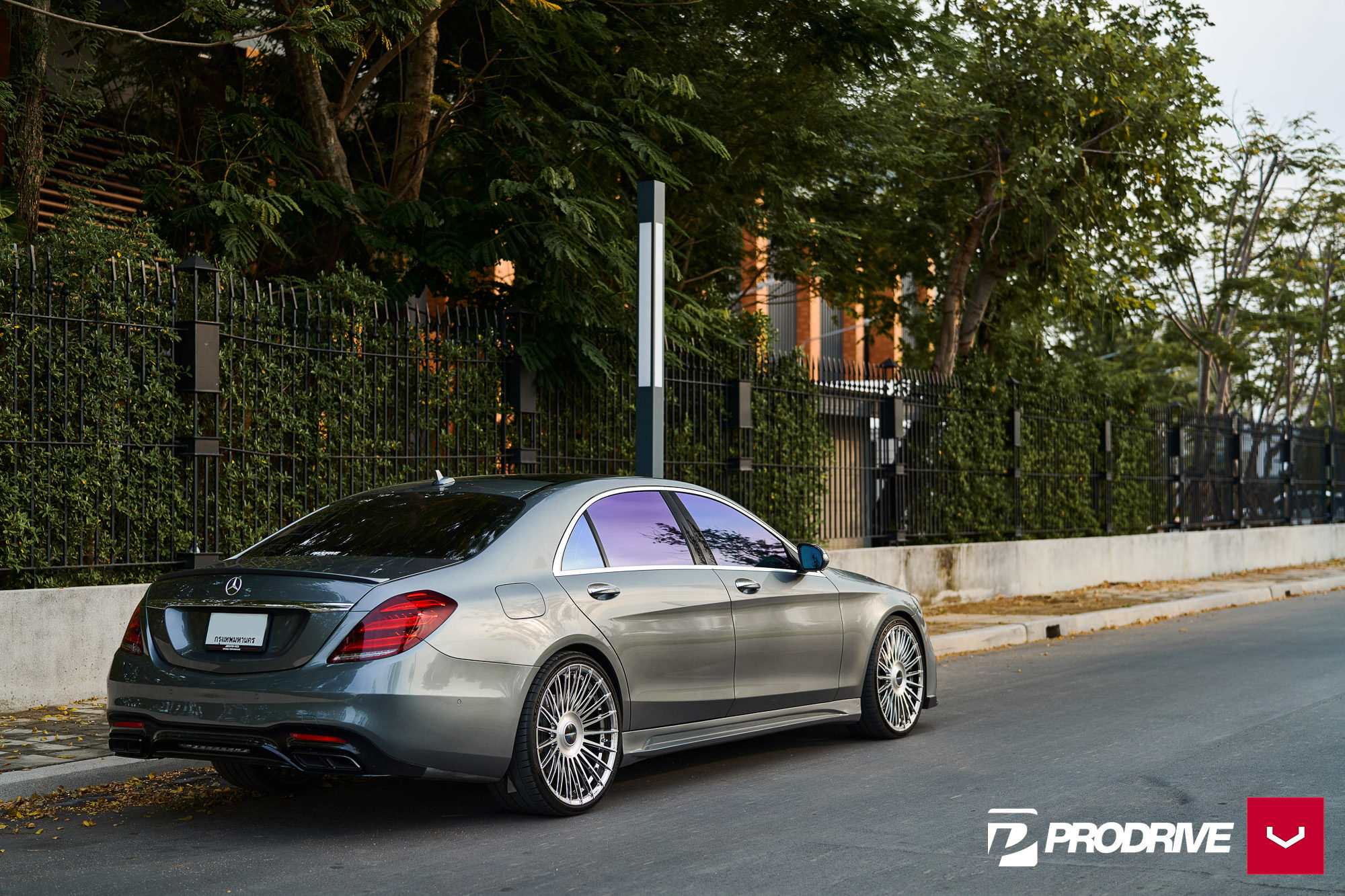 MERCEDES W222 S CLASS - HYBRID FORGED SERIES: HF-8 - Vossen Wheels