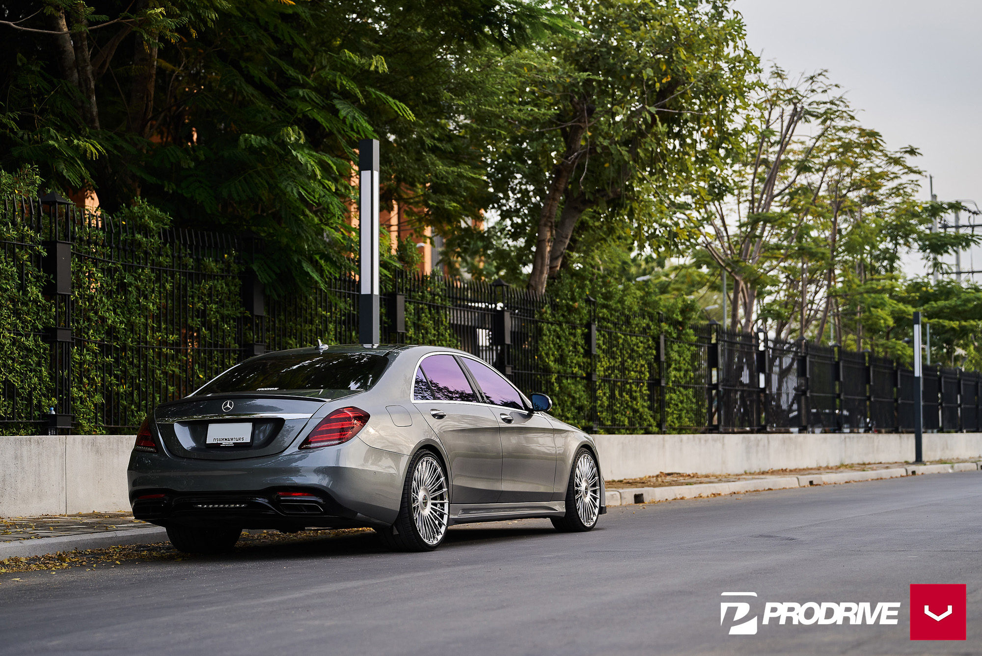 MERCEDES W222 S CLASS - HYBRID FORGED SERIES: HF-8 - Vossen Wheels