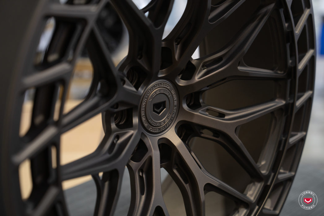 LC3 SERIES: LC3-01T (8-LUG) - Vossen Wheels