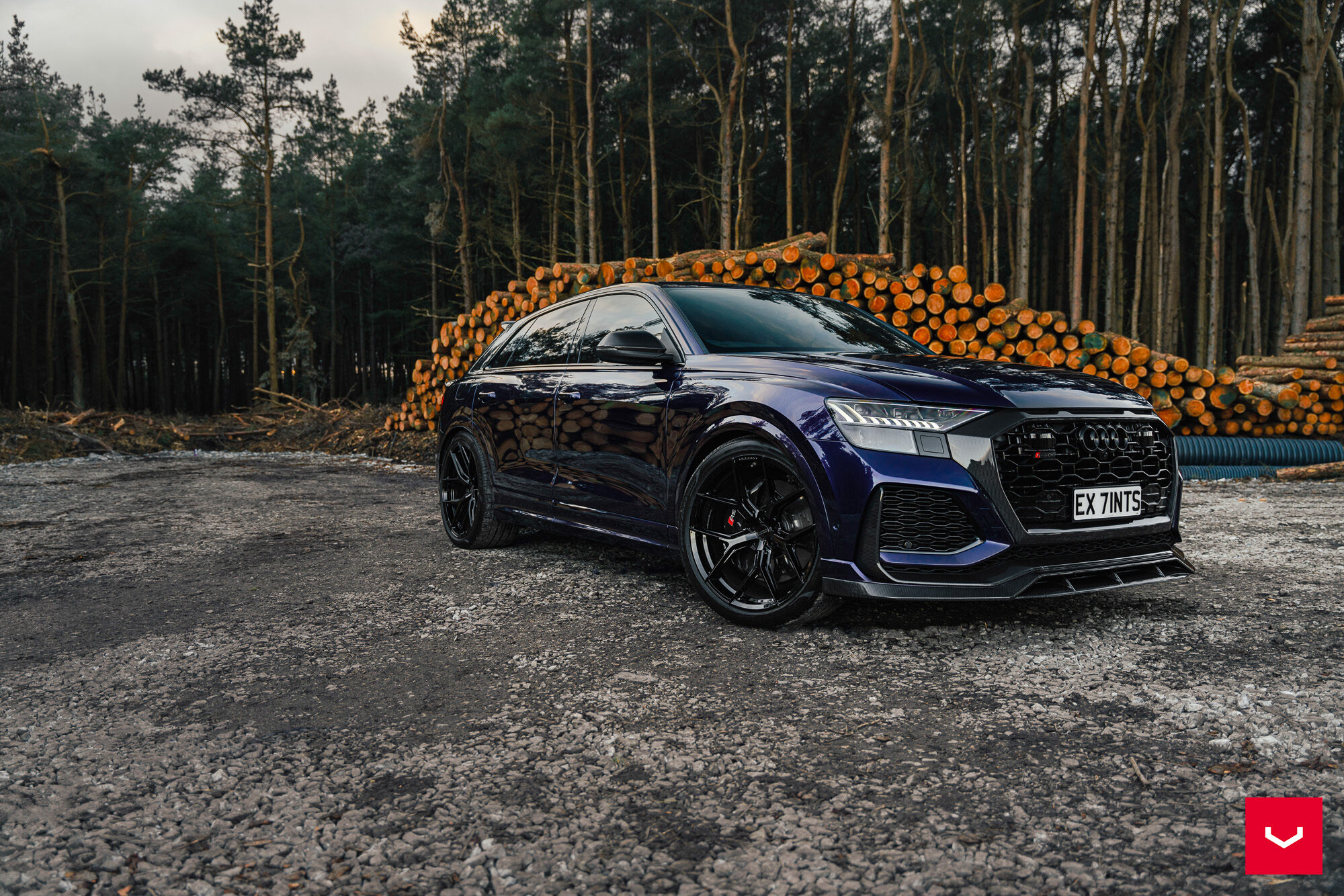 AUDI RSQ8 - HYBRID FORGED SERIES: HF-5 - Vossen Wheels