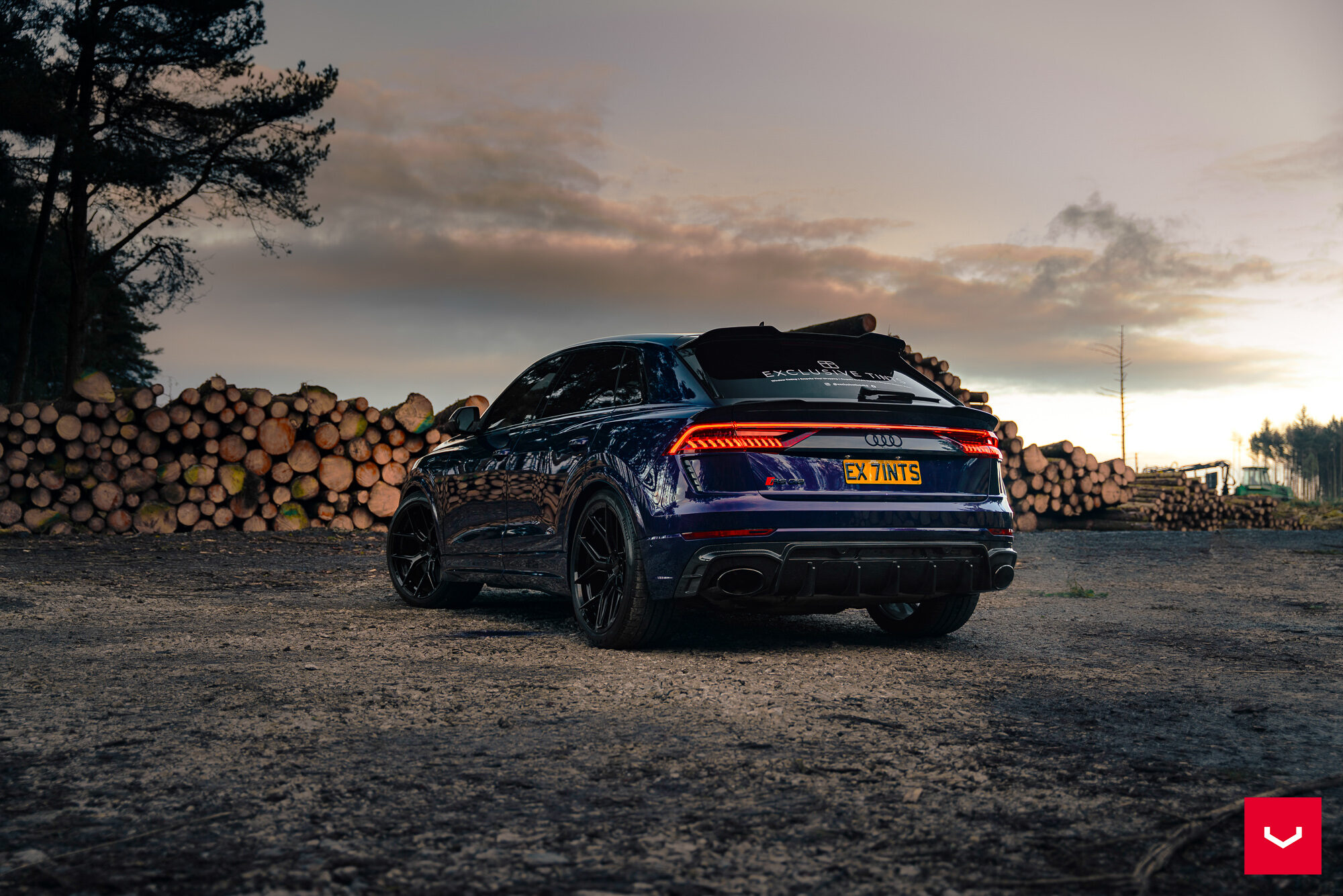 AUDI RSQ8 - HYBRID FORGED SERIES: HF-5 - Vossen Wheels