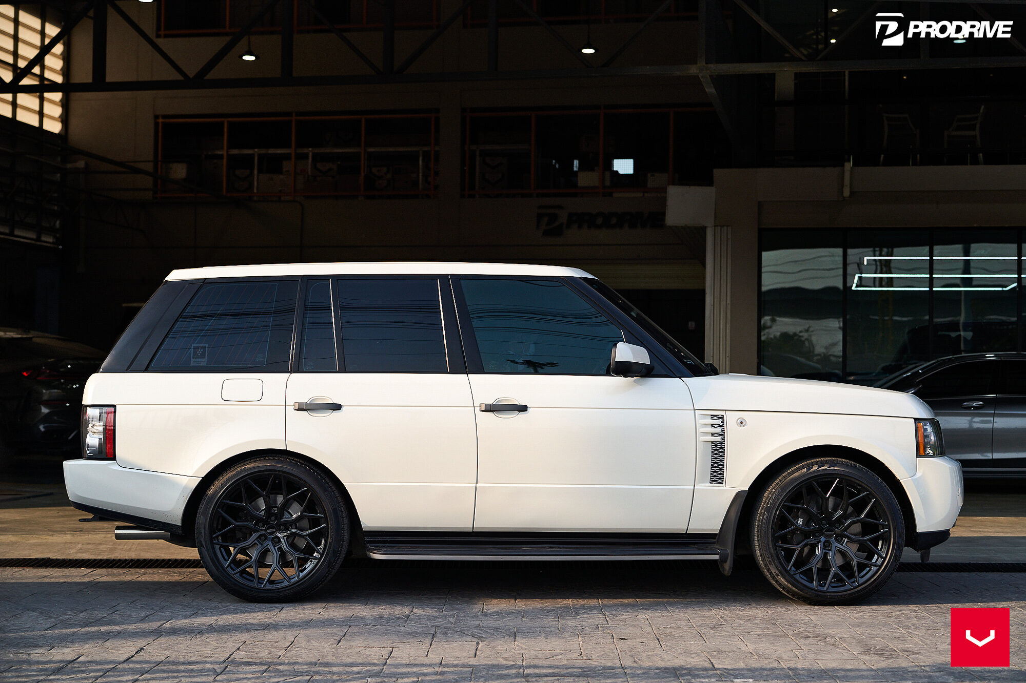 LAND ROVER RANGE ROVER - HYBRID FORGED SERIES: HF-2 - Vossen Wheels