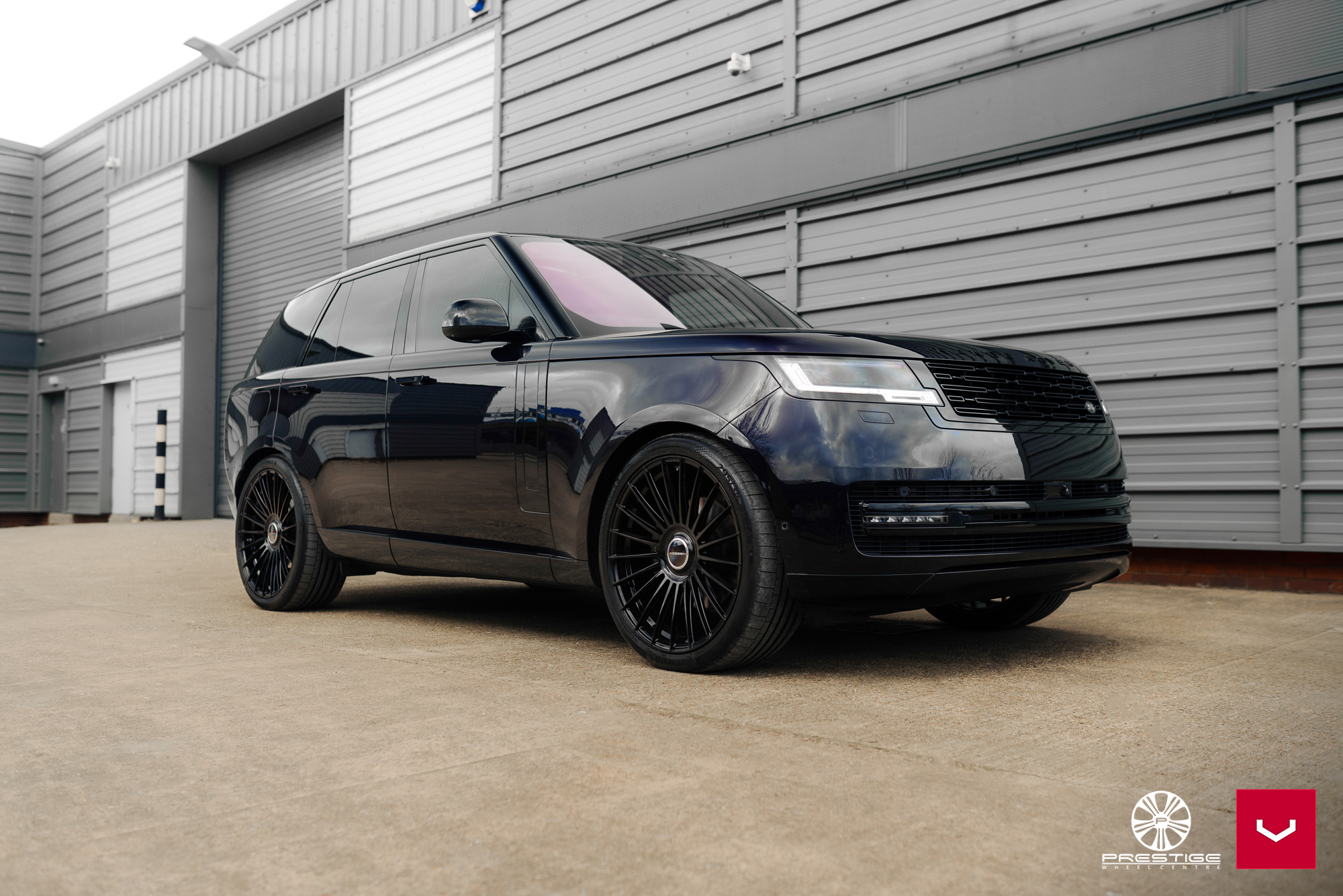 LAND ROVER RANGE ROVER - HYBRID FORGED SERIES: HF-8 - Vossen Wheels