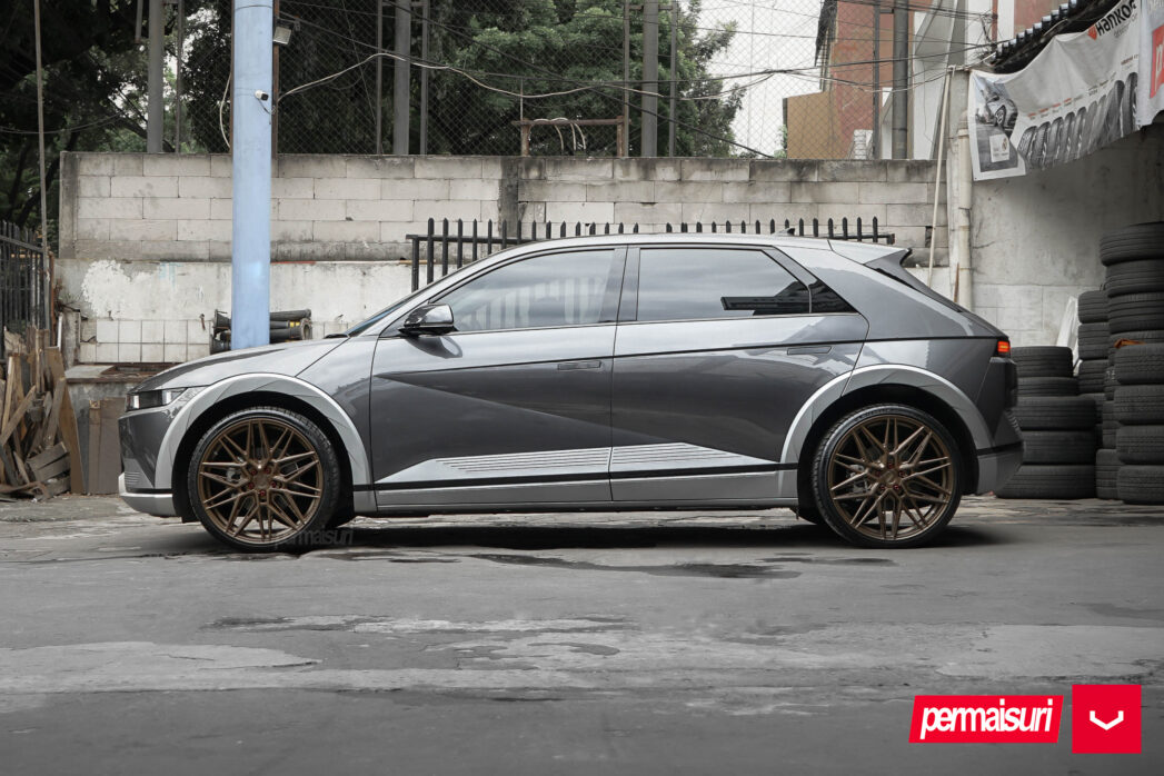 HYUNDAI IONIQ 5 - HYBRID FORGED SERIES: HF-7 - Vossen Wheels