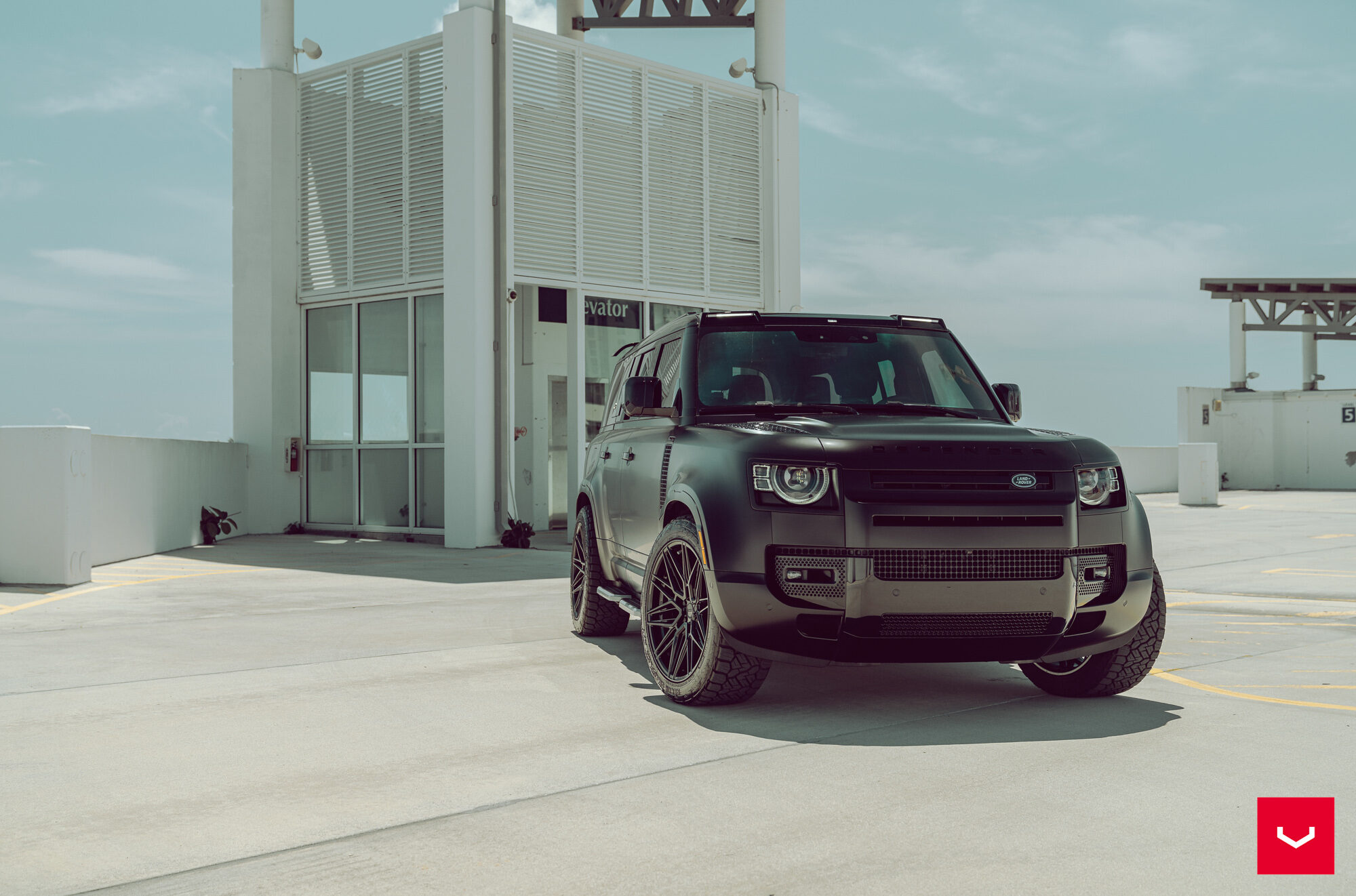 LAND ROVER DEFENDER 130 - HYBRID FORGED SERIES: HF-7 - Vossen Wheels