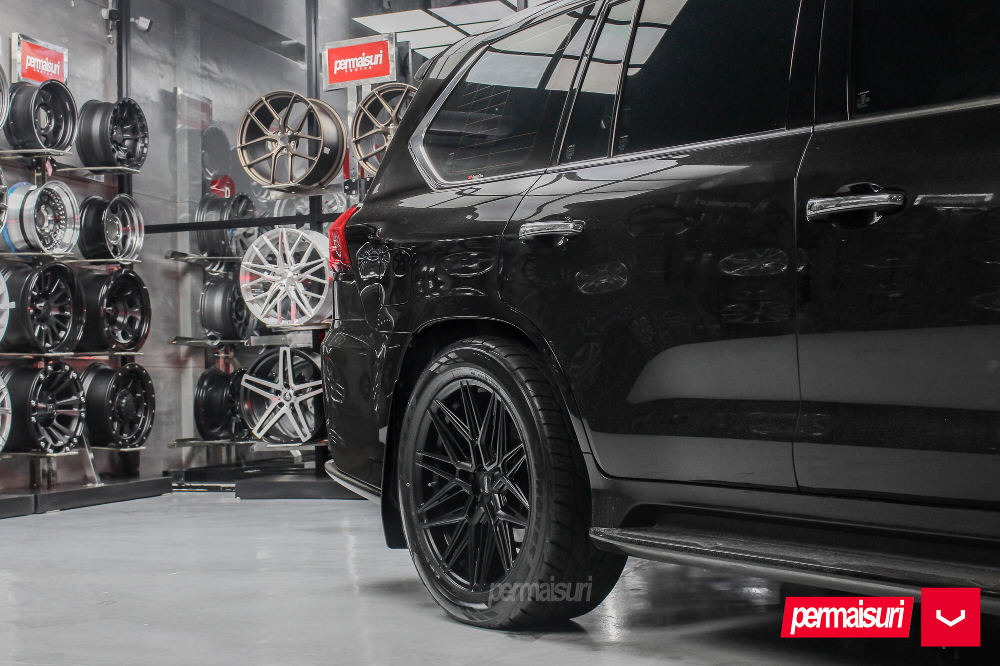LEXUS LX570 - HYBRID FORGED SERIES: HF-7 - Vossen Wheels