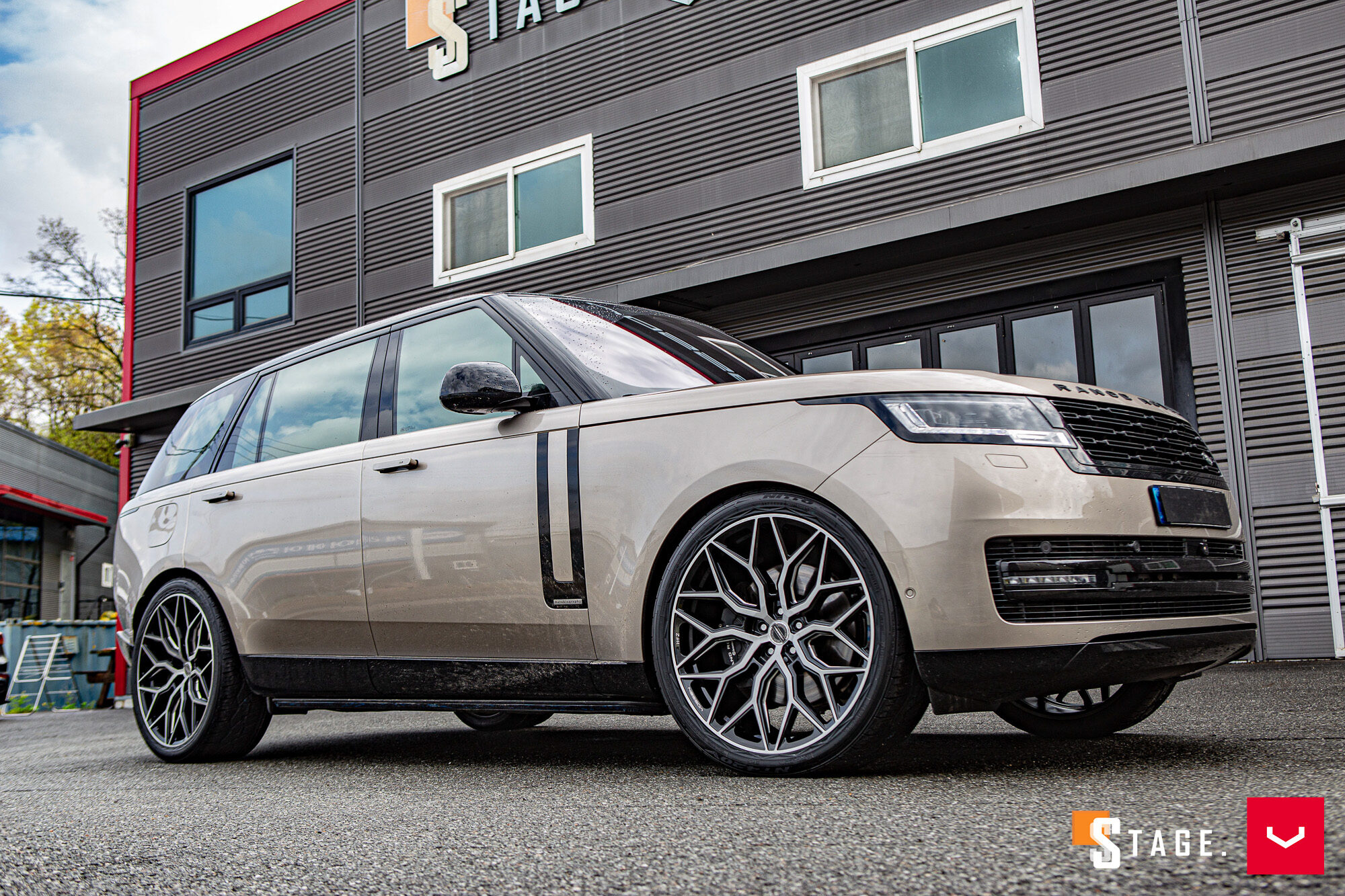 NEW RANGE ROVER - HYBRID FORGED SERIES: HF-2 - Vossen Wheels