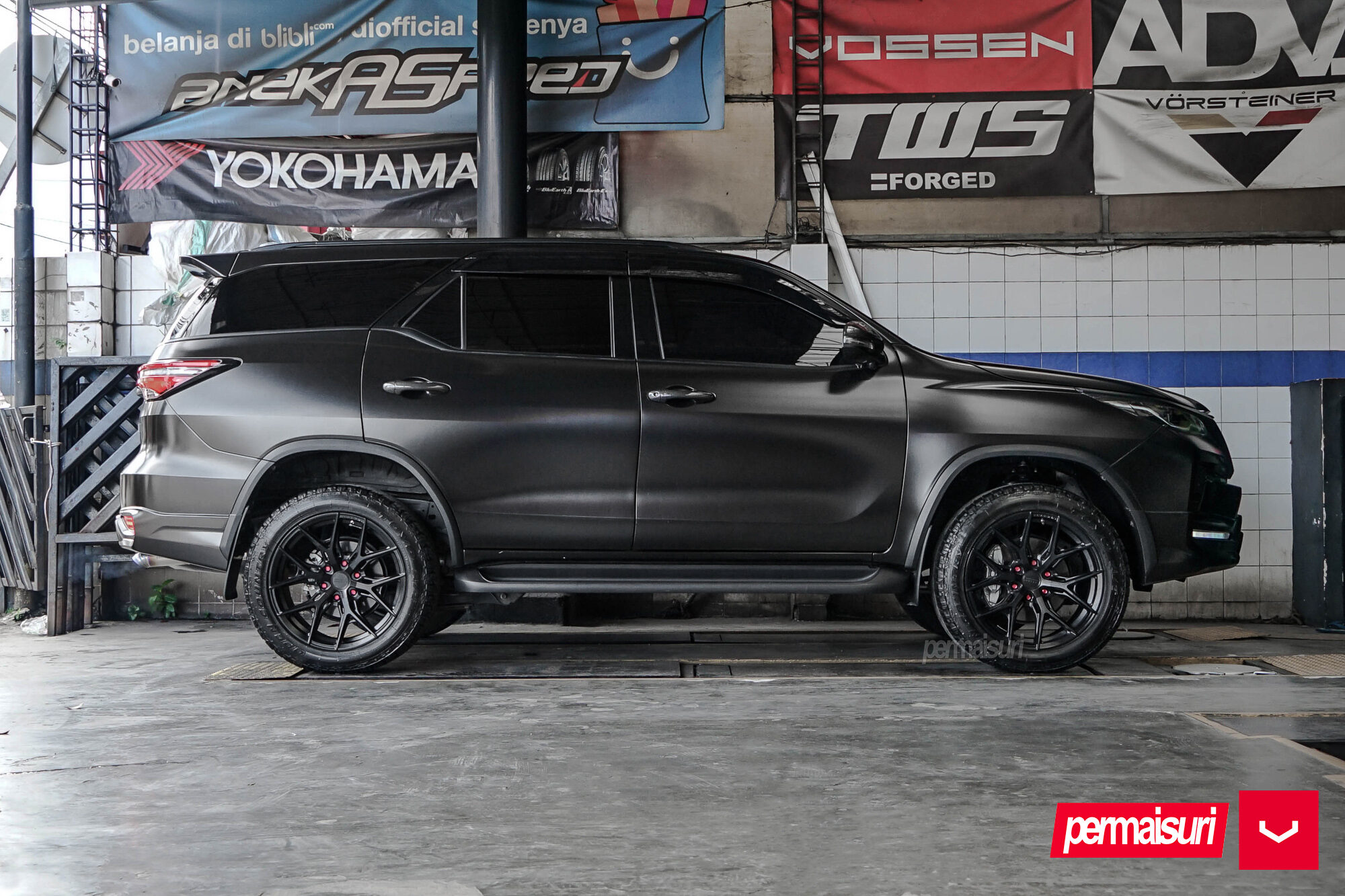 TOYOTA FORTUNER - HYBRID FORGED SERIES: HF6-4 - Vossen Wheels
