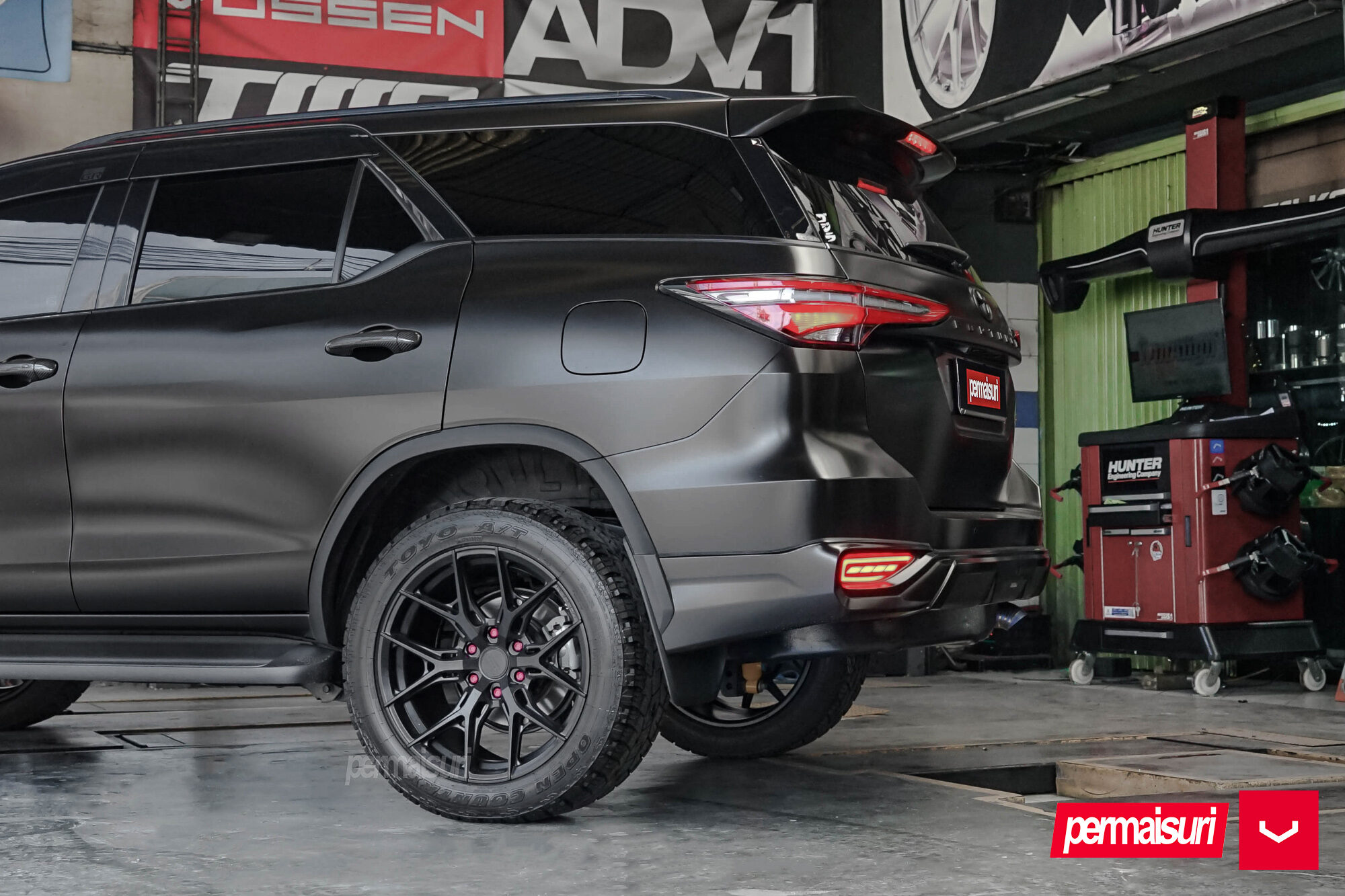 TOYOTA FORTUNER - HYBRID FORGED SERIES: HF6-4 - Vossen Wheels