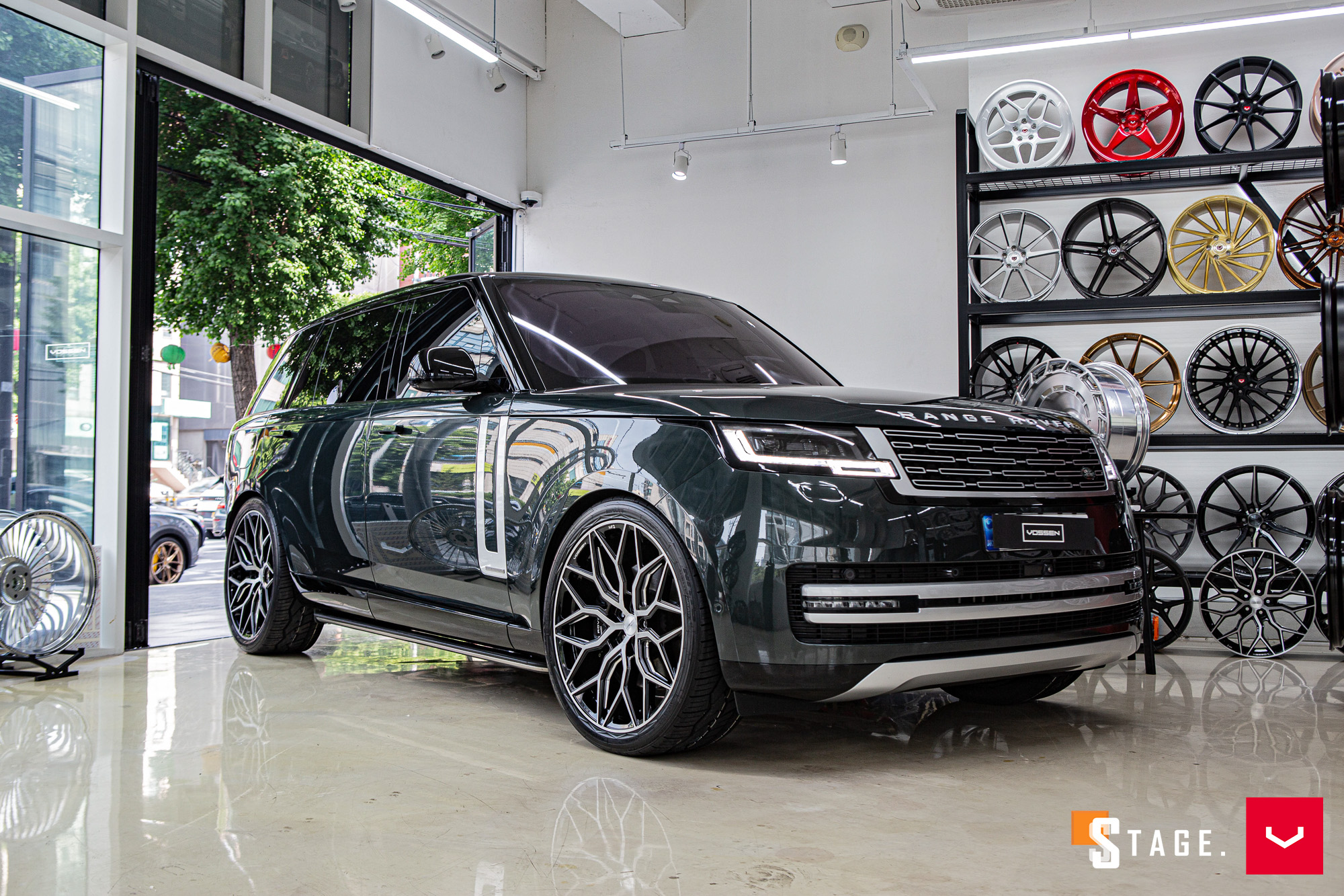 LAND ROVER RANGE ROVER - HYBRID FORGED SERIES: HF-2 - Vossen Wheels
