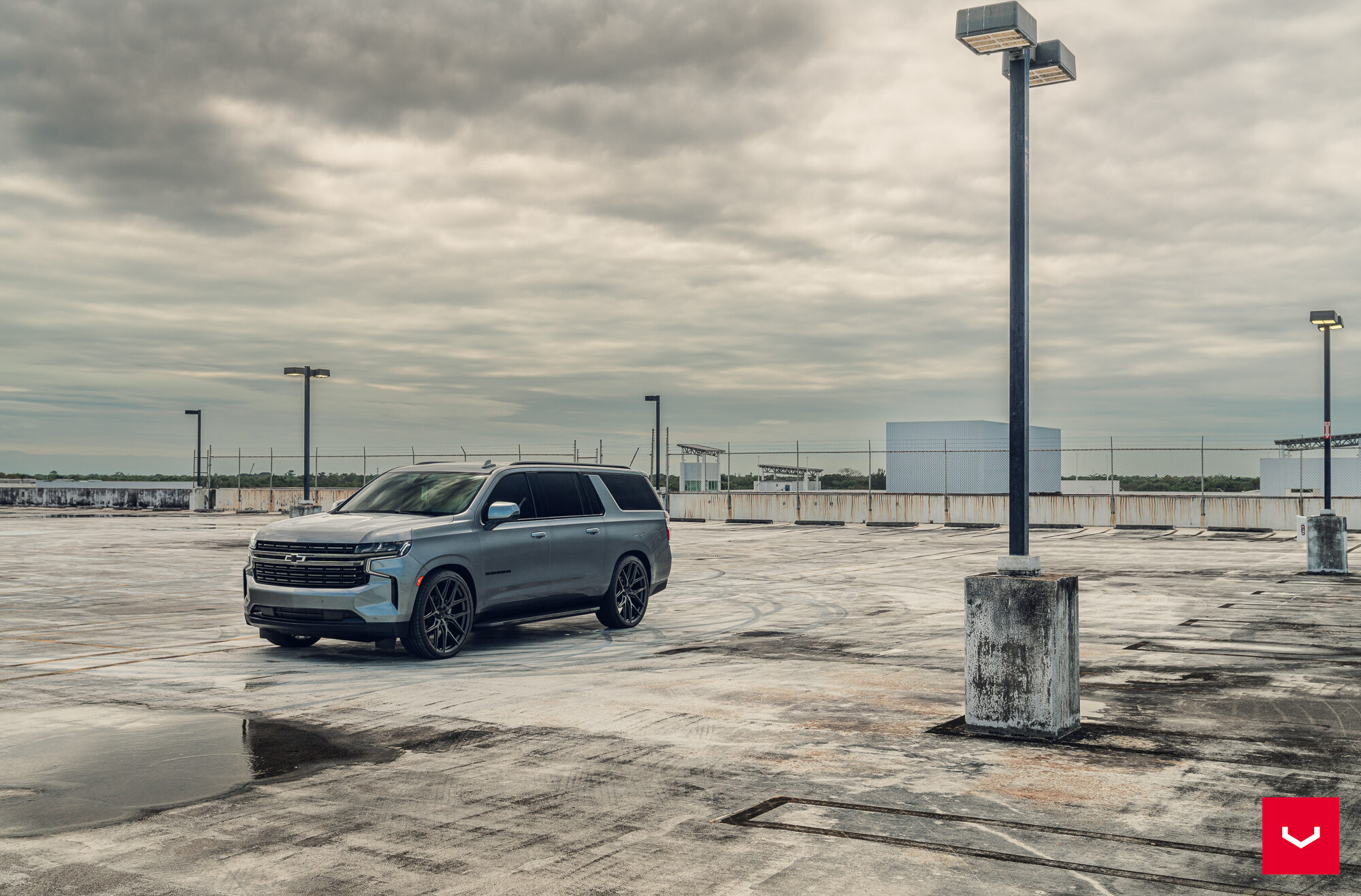 CHEVROLET SUBURBAN - HYBRID FORGED SERIES: HF6-4 - Vossen Wheels