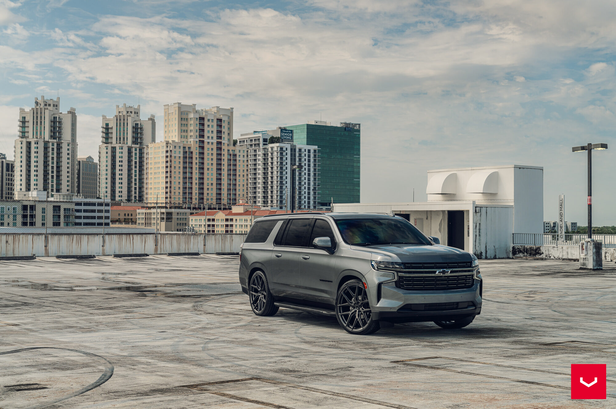 CHEVROLET SUBURBAN - HYBRID FORGED SERIES: HF6-4 - Vossen Wheels