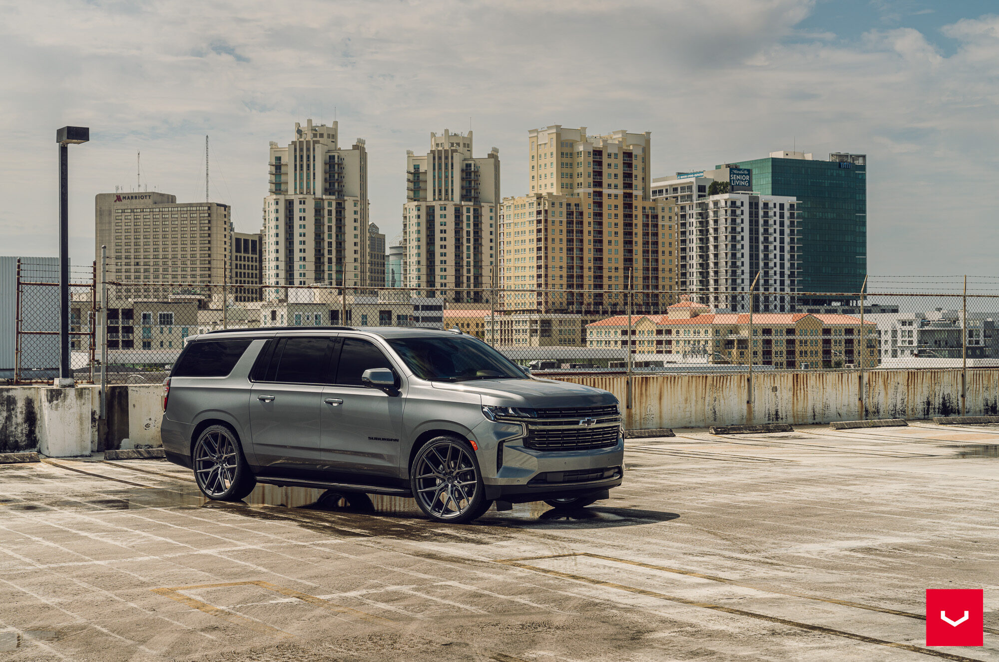 CHEVROLET SUBURBAN - HYBRID FORGED SERIES: HF6-4 - Vossen Wheels