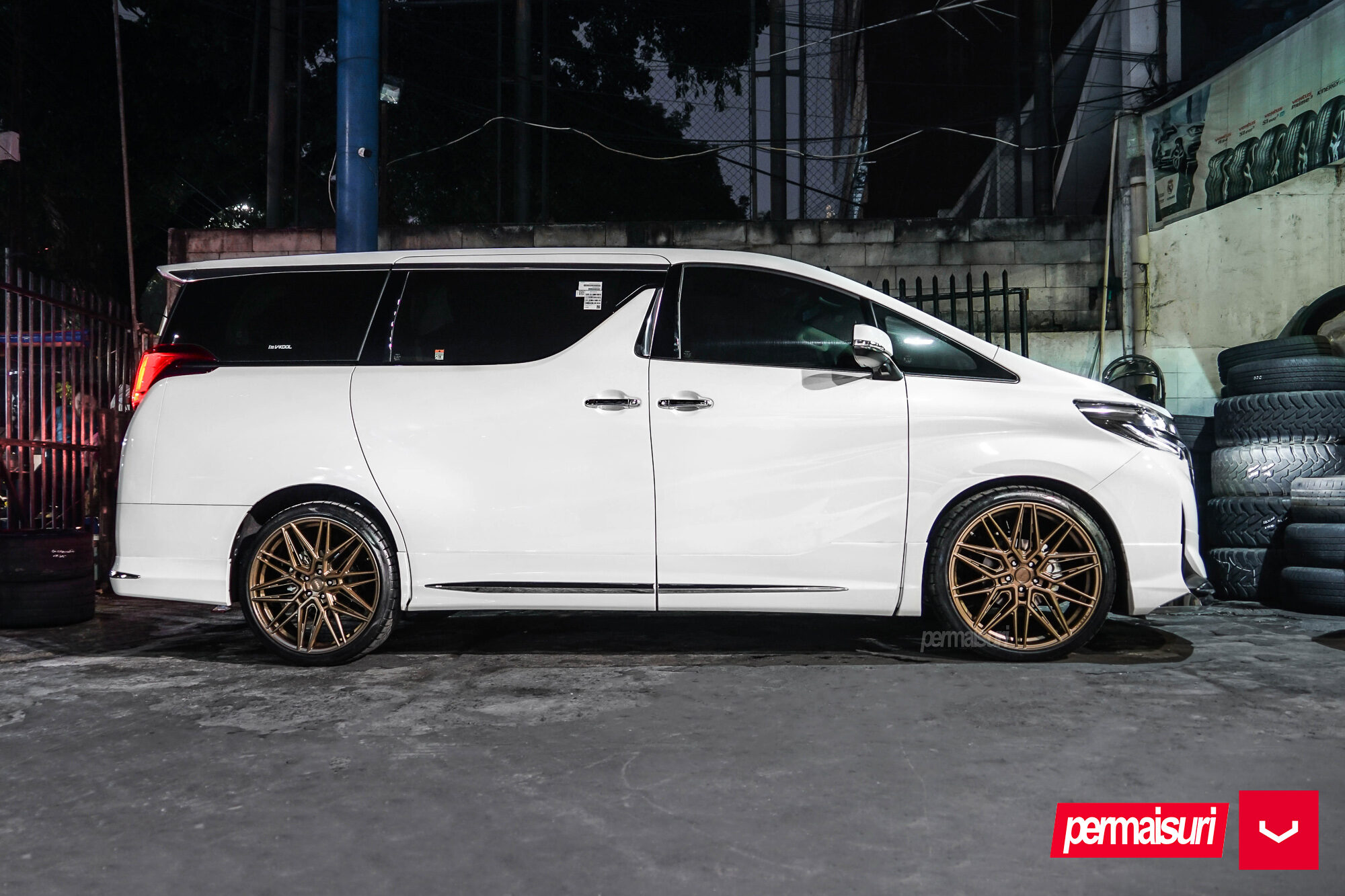 TOYOTA ALPHARD - HYBRID FORGED SERIES: HF-7 - Vossen Wheels