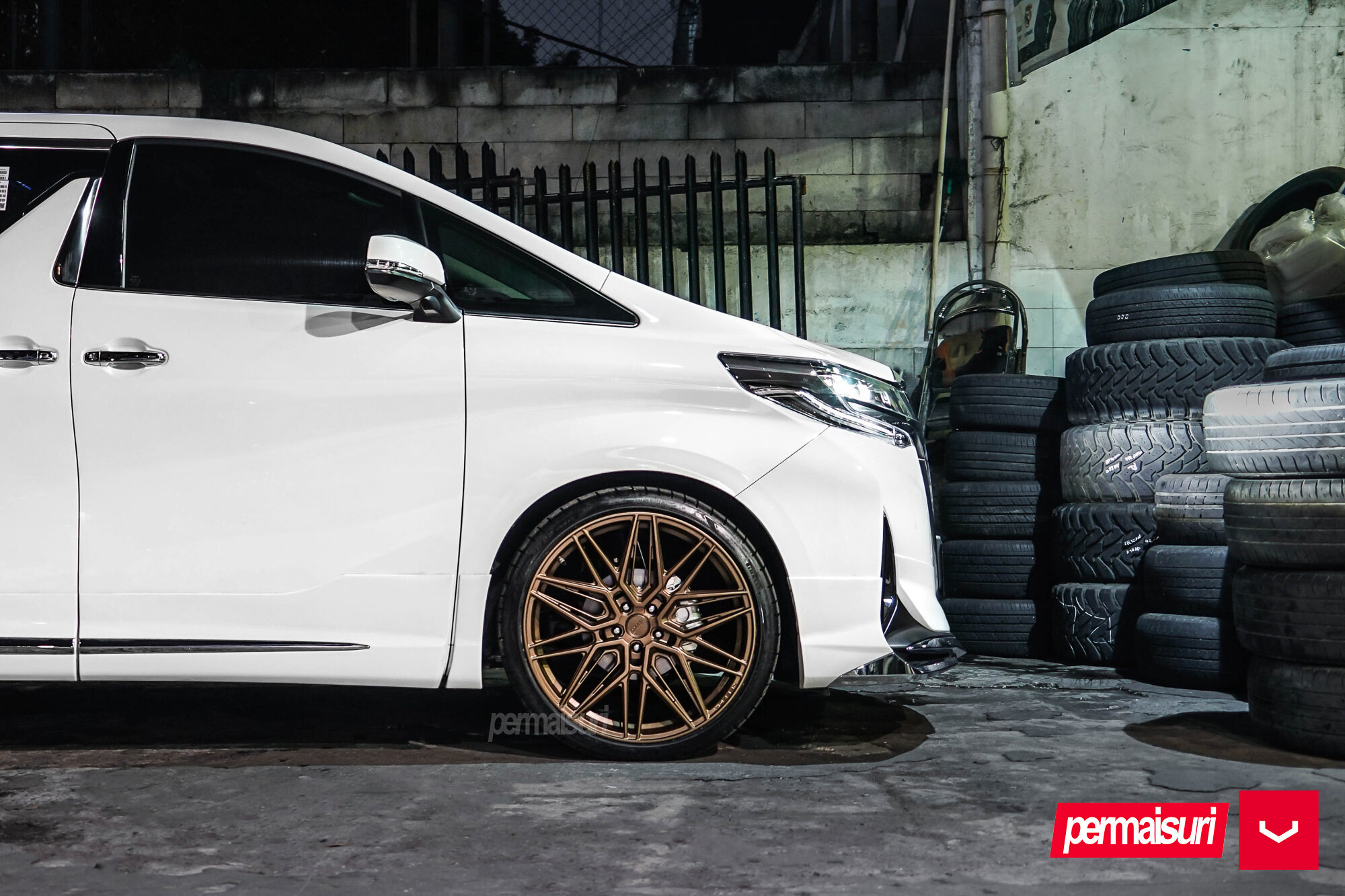 TOYOTA ALPHARD - HYBRID FORGED SERIES: HF-7 - Vossen Wheels