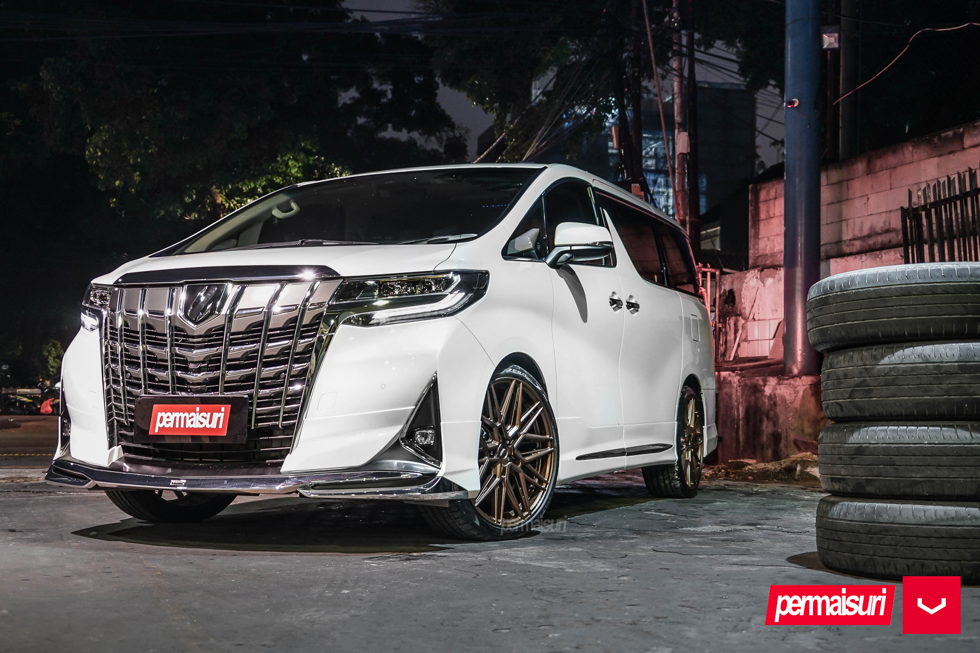 TOYOTA ALPHARD - HYBRID FORGED SERIES: HF-7 - Vossen Wheels